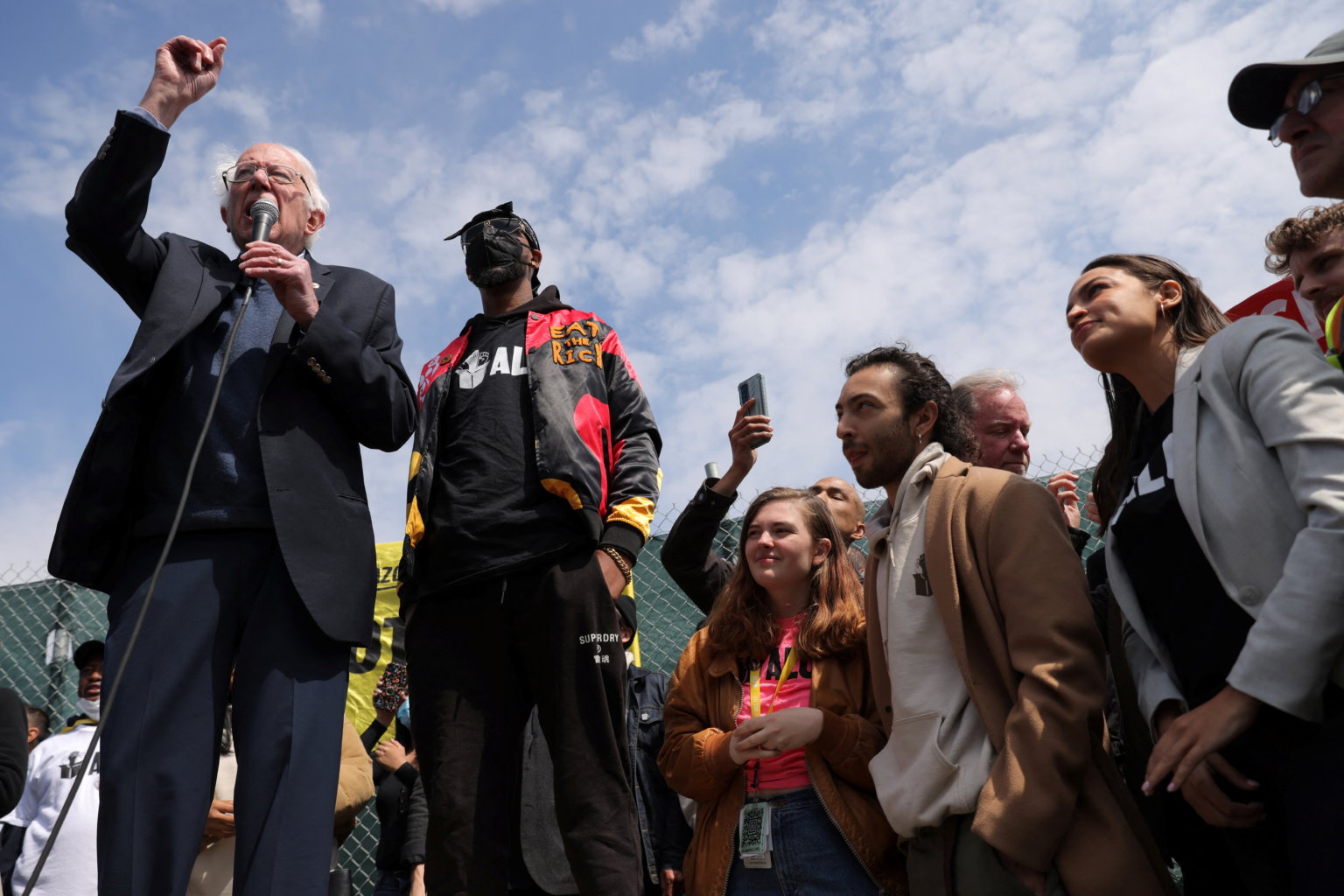 Bernie Sanders, AOC rally on Staten Island with Amazon union ahead of ...