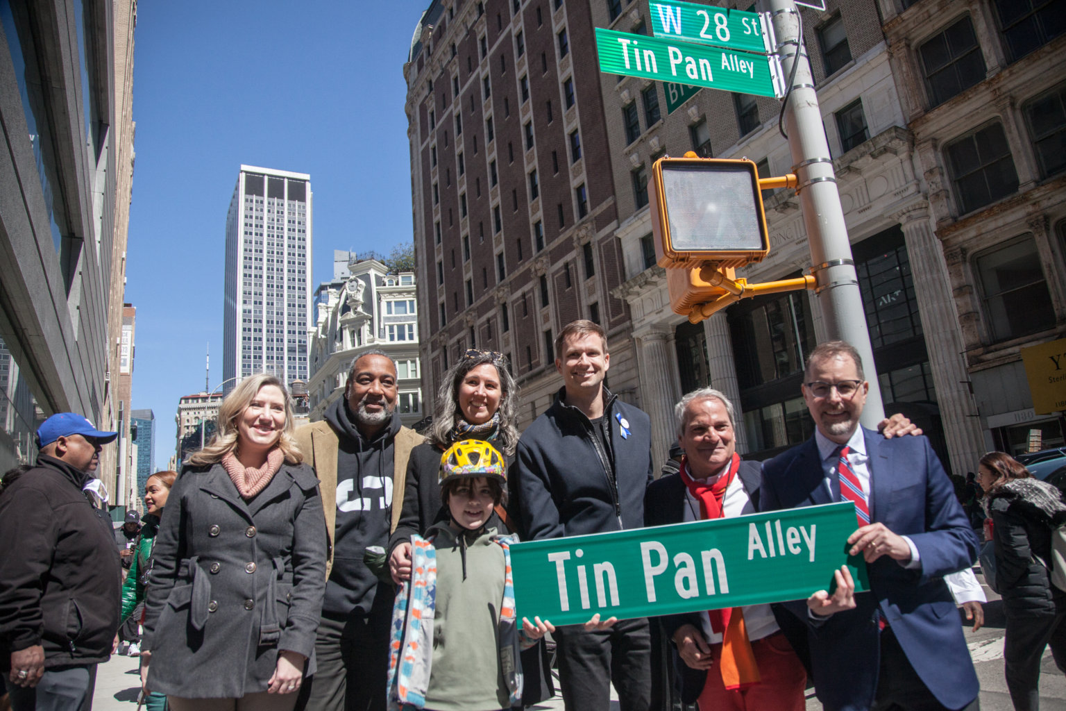 Tin Pan Alley finds its place on Manhattan street sign | amNewYork