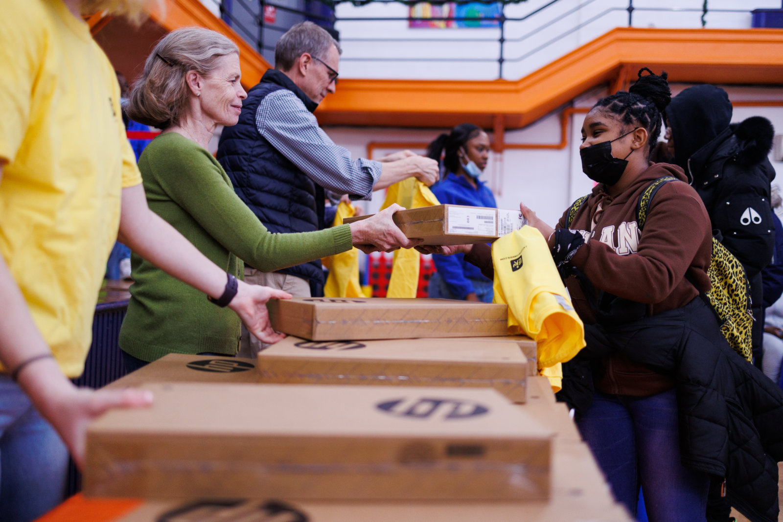 Children of Promise NYC receive laptop donation for students | amNewYork