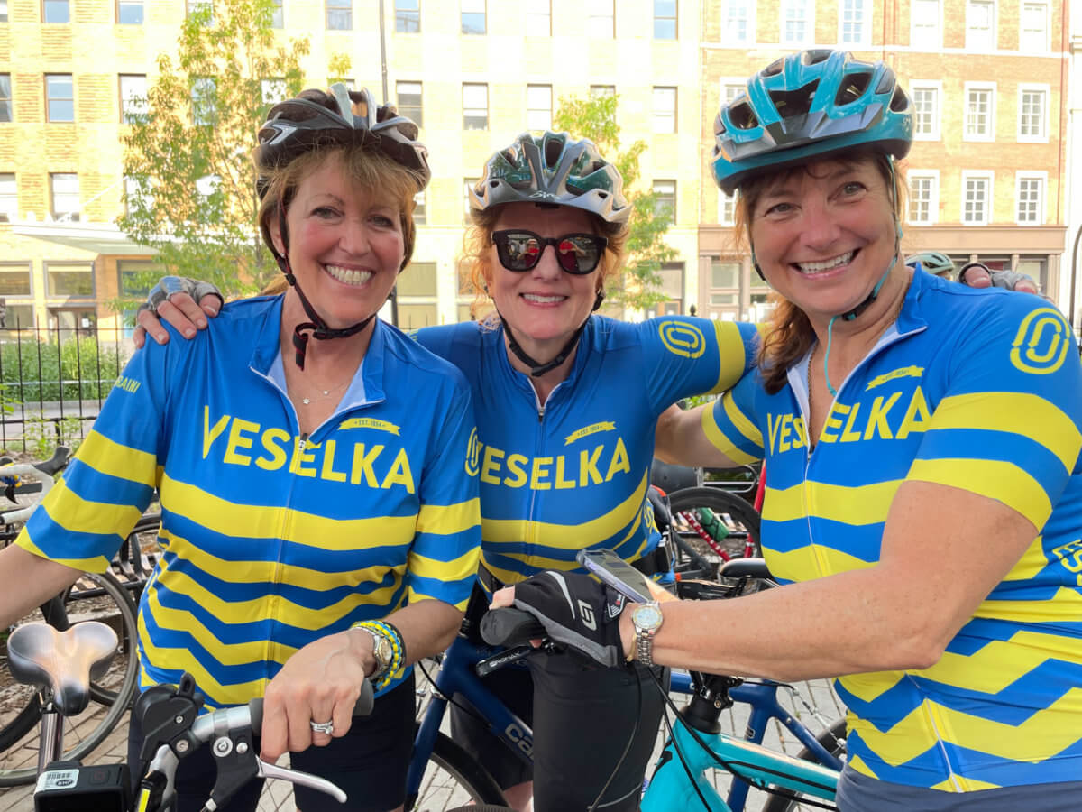 New York cyclists ride in solidarity with Ukraine | amNewYork
