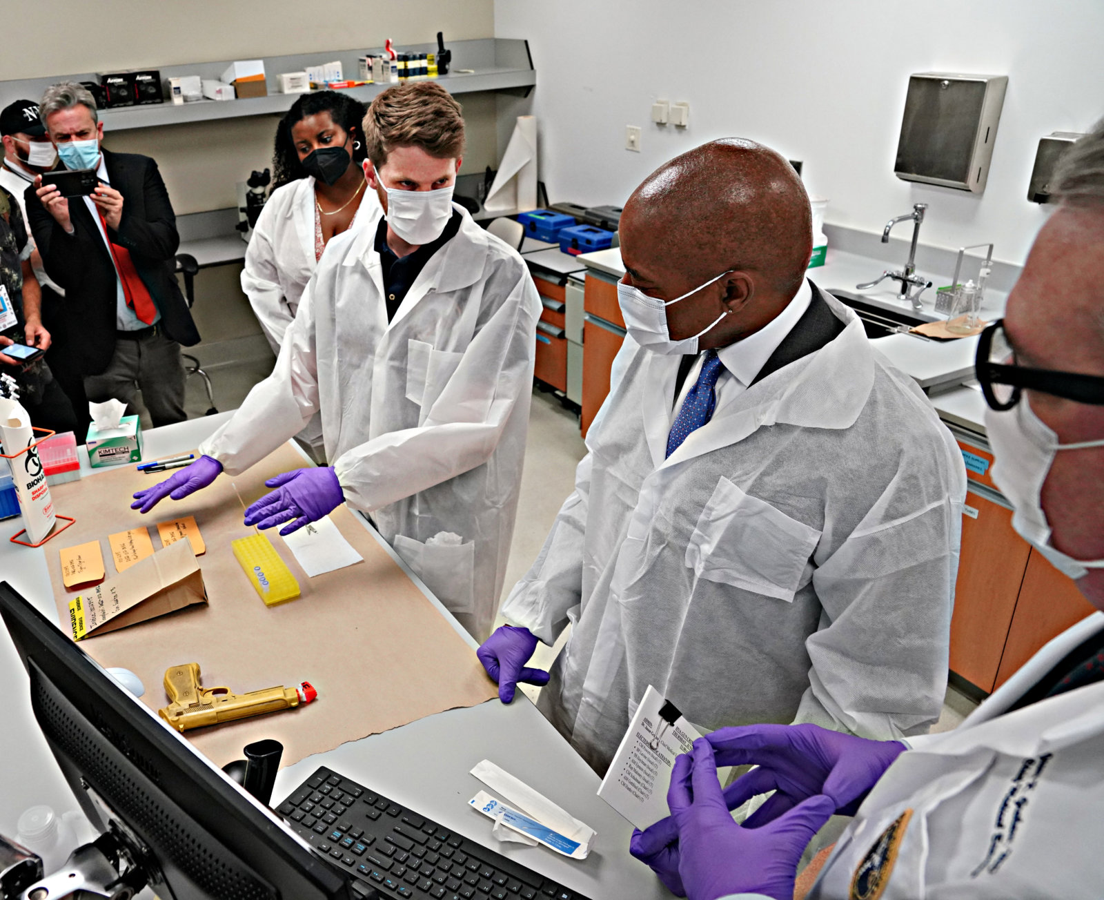 ‘This is the best lab on the planet’: Mayor unveils first-ever DNA gun ...