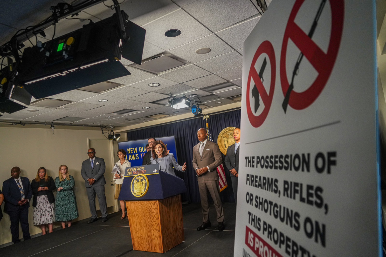 Times Square a ‘gun-free zone’ under new concealed carry firearm laws ...