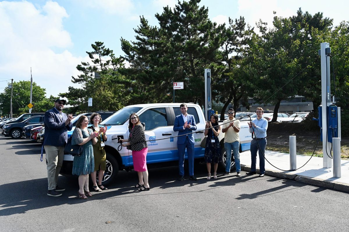 Con Edison installs 100th curbside charging port for electric vehicles ...