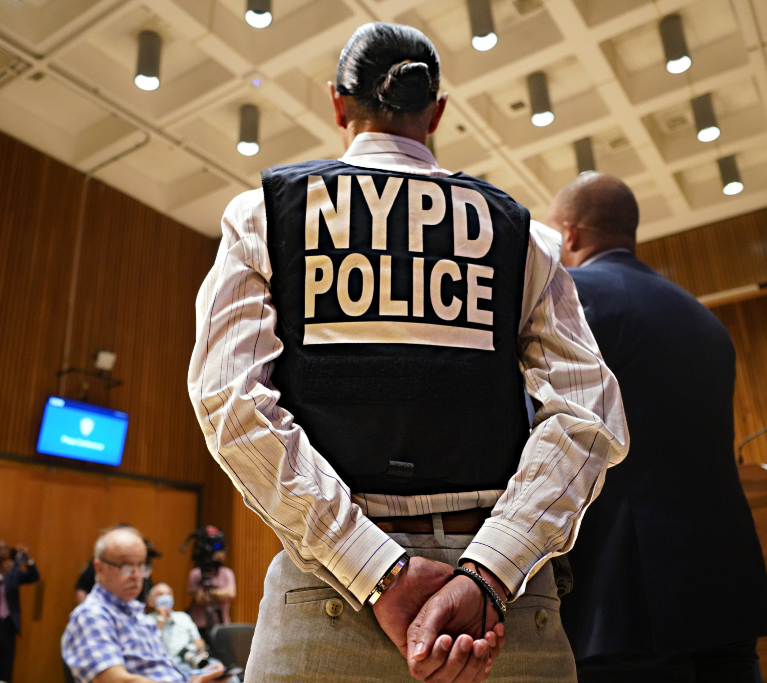Built different: NYPD unveils new bulletproof vests for detectives ...