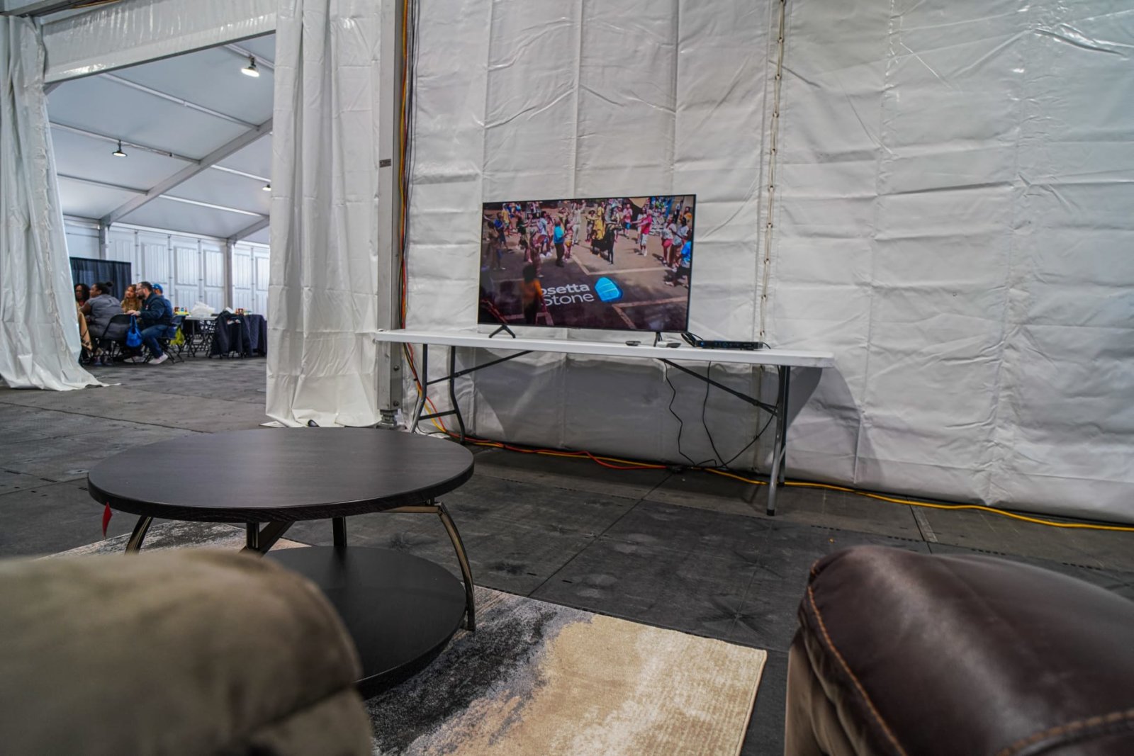 Tete-a-tent: An inside look at migrant tent city on Randall’s Island ...