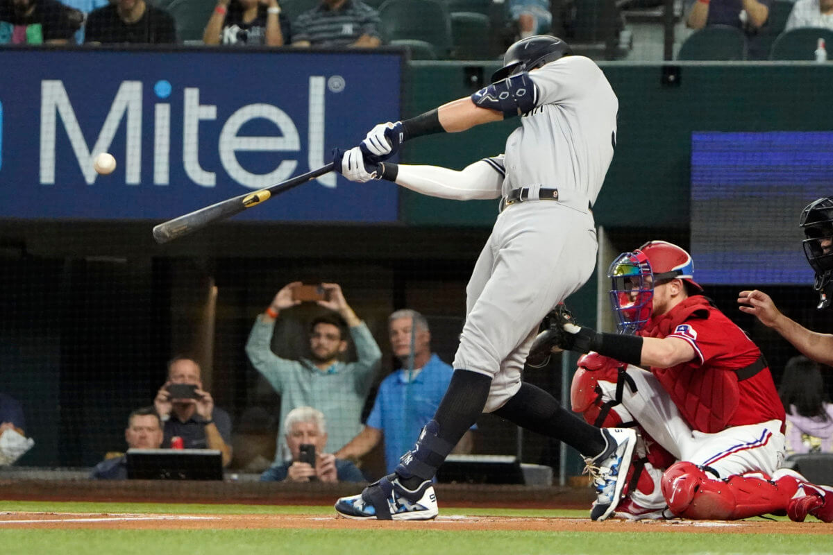ALL RISE! Aaron Judge belts home run No. 62 surpassing Yankees great ...