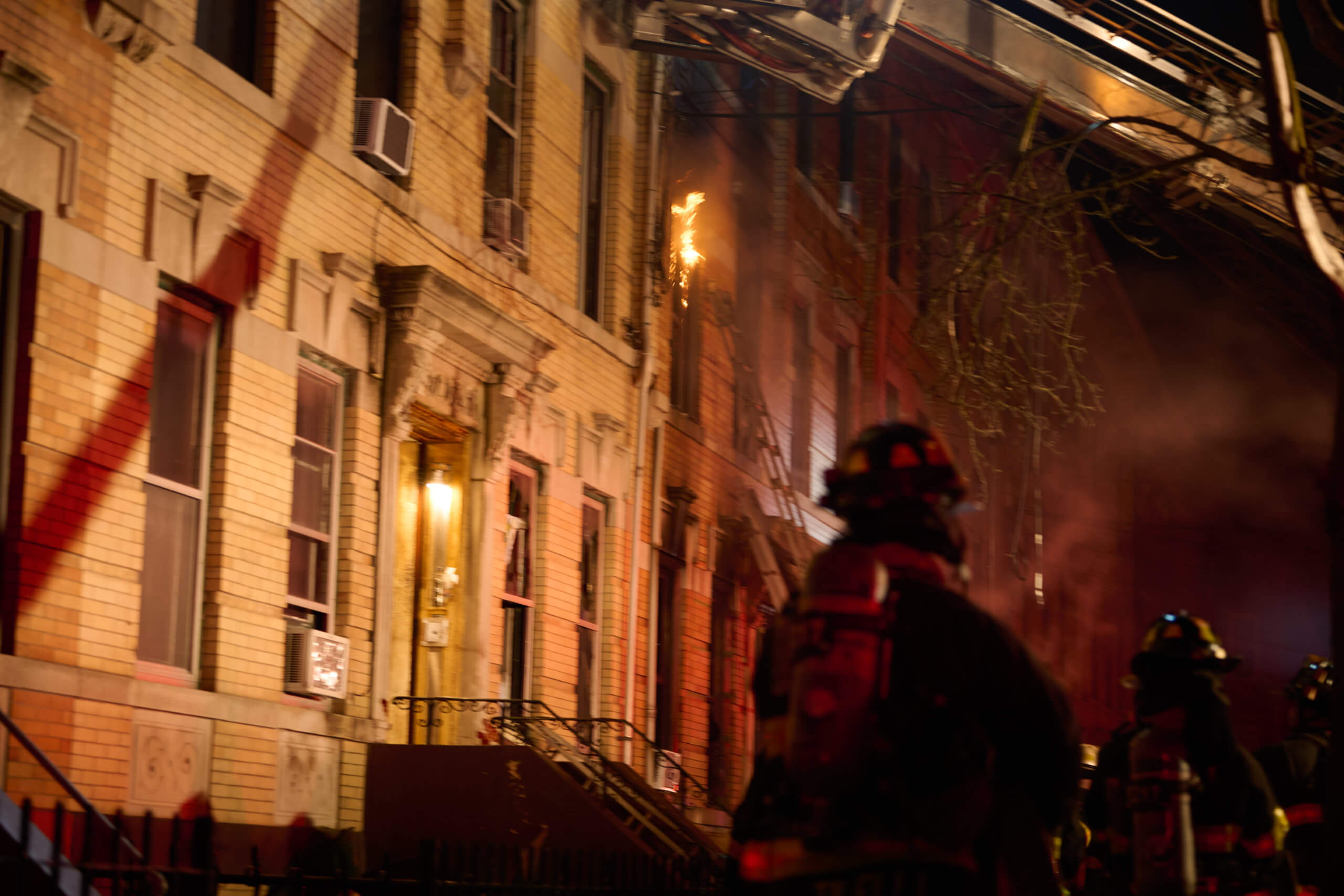 Four-alarm fire rips through Queens apartment building, injuring eight ...