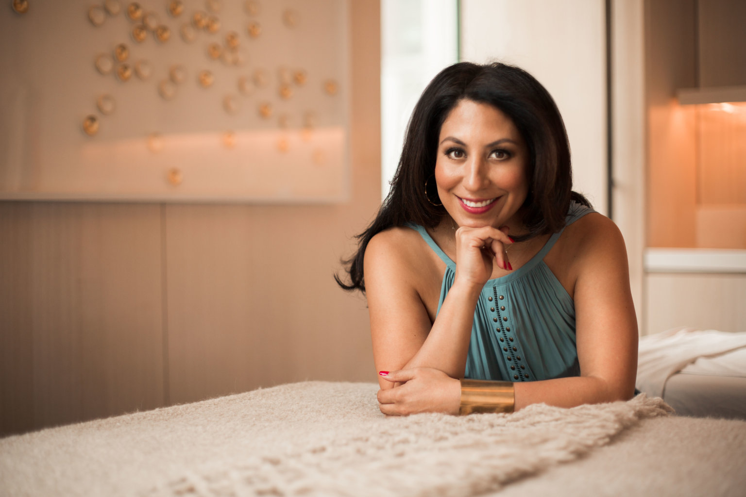 ‘Traveling Hypnotist’ Nicole Hernandez talks journey to hypnosis and upcoming NYC past life ...