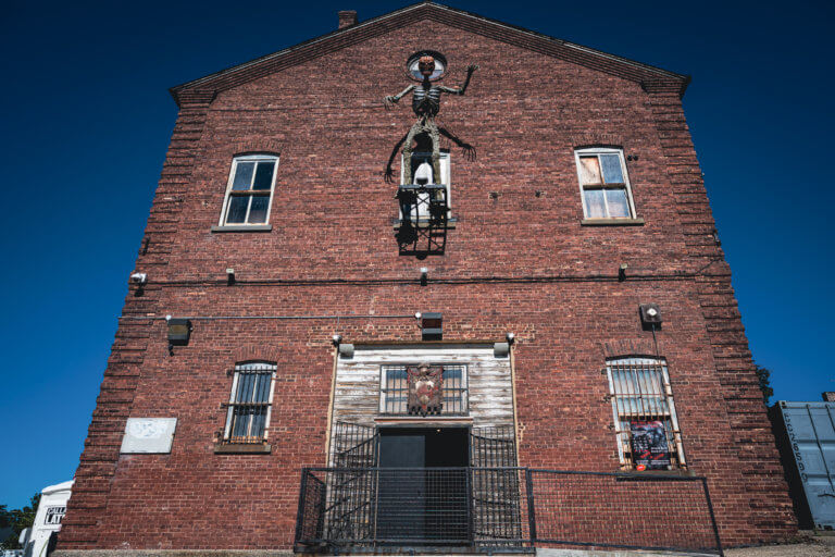 ‘Terror on Totten’: NYPD unveils spooky haunted house in Queens | amNewYork