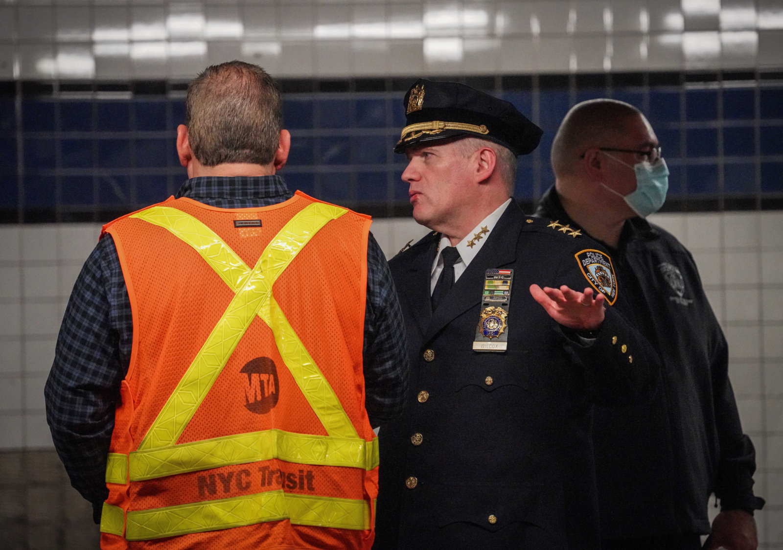 Man fatally struck by train in Queens during fight; suspect in custody ...