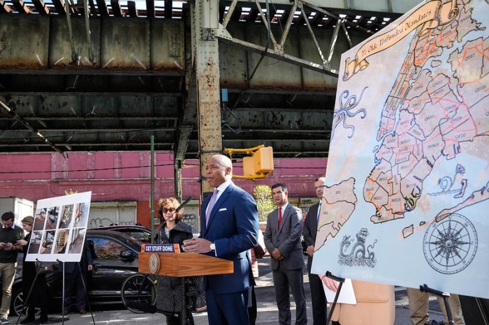 NYC to phase out black garbage bags: Mayor mandates container use for ...