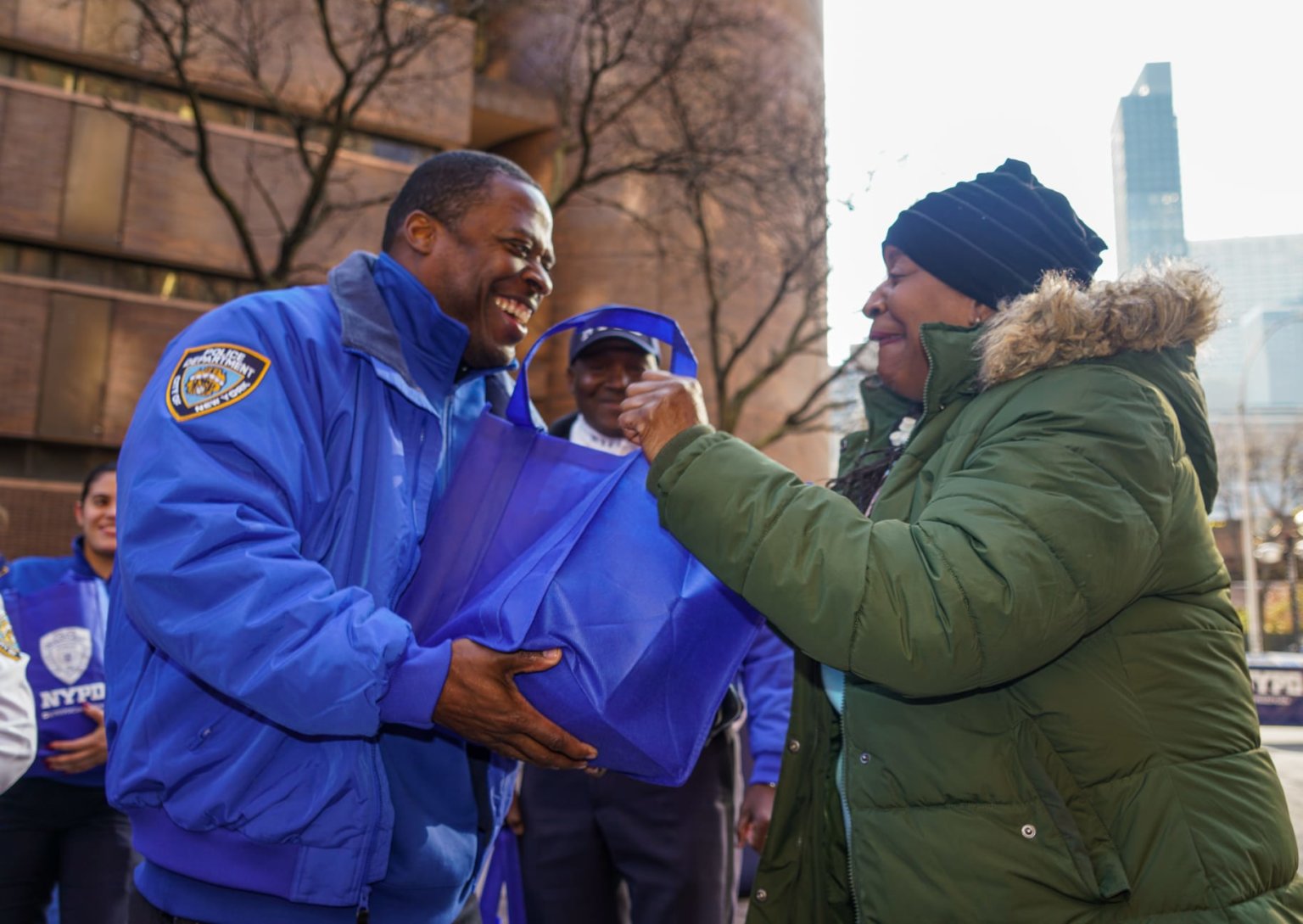 NYPD top brass distribute 1,000 turkeys outside of police headquarters ...