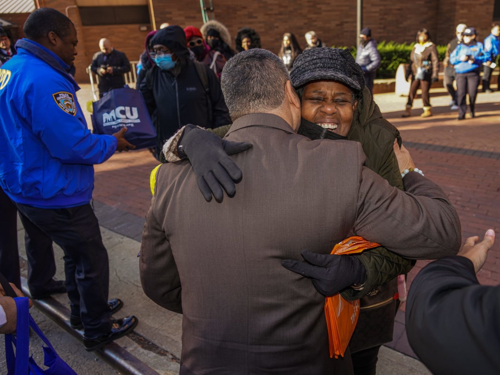 NYPD top brass distribute 1,000 turkeys outside of police headquarters ...