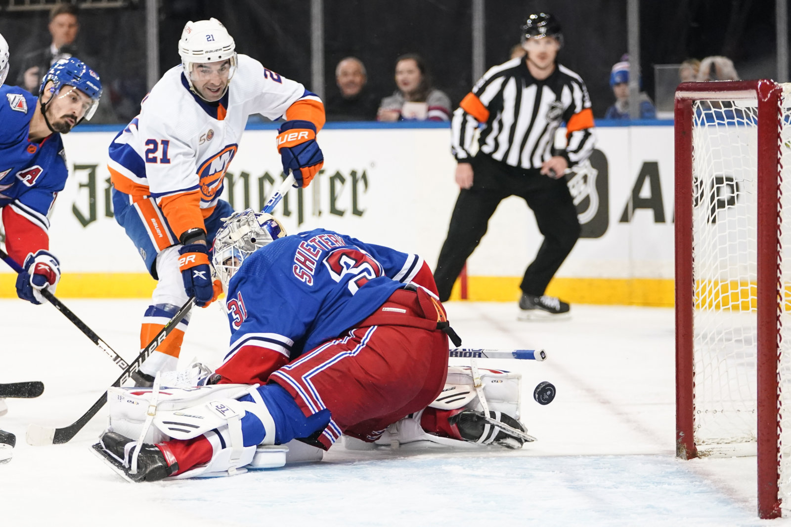 Islanders injury updates: Cal Clutterbuck still out, Kyle Palmieri ...