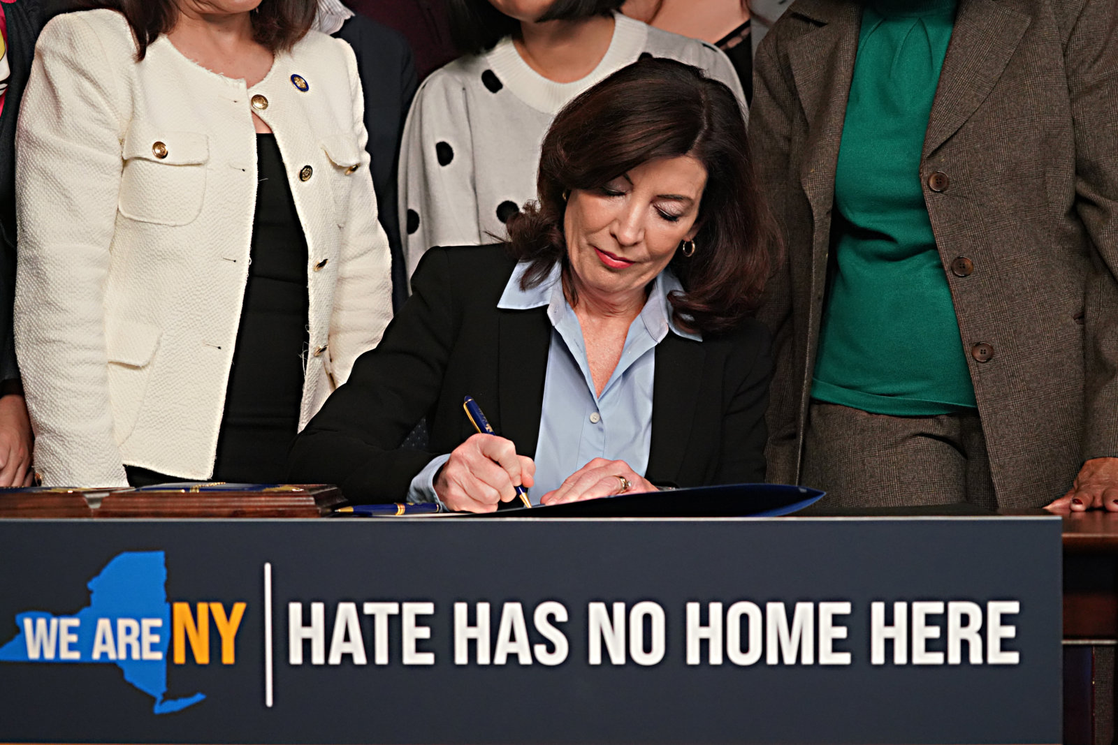 Hochul signs bill requiring hate crime convicts to undergo anti-bigot ...