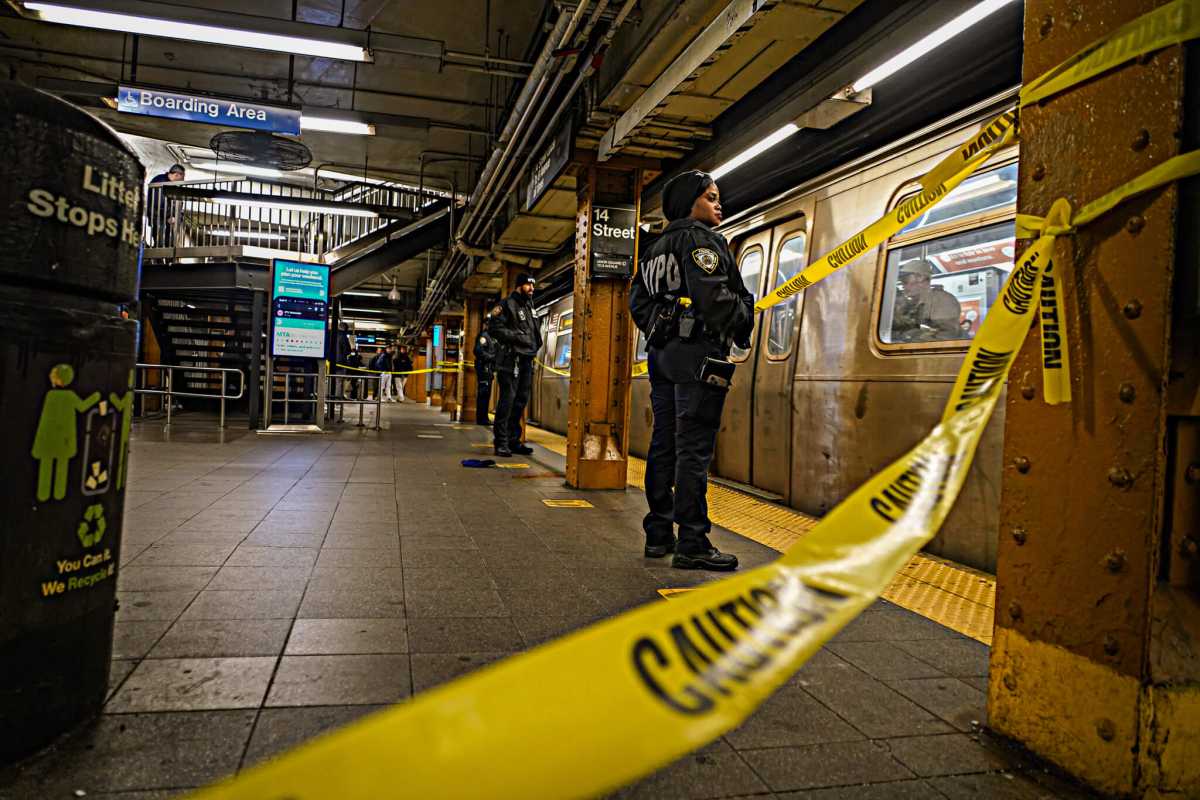 Two Slashed on L Train at Union Square: Police Investigate