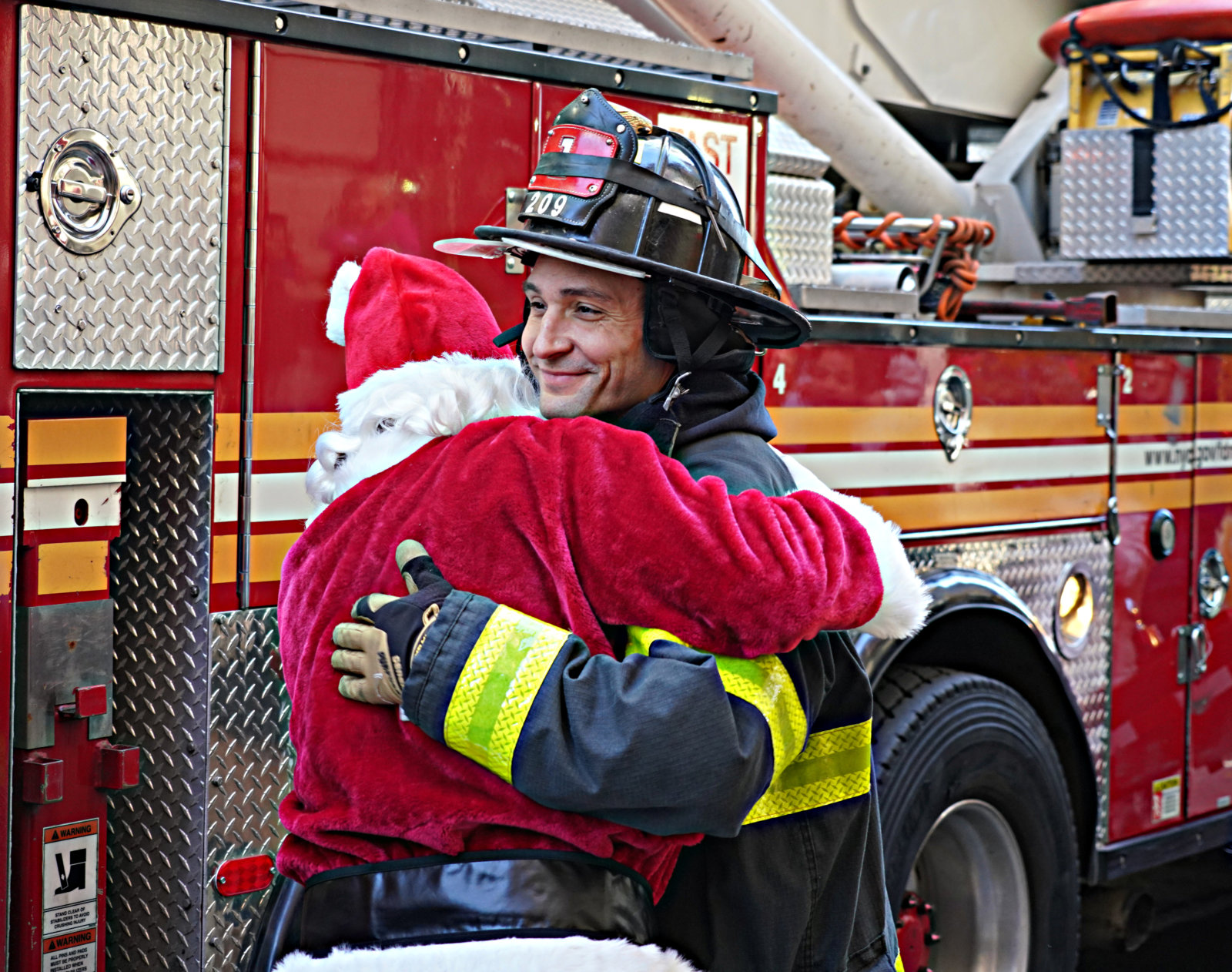 FDNY rescues Santa from New York City Fire Museum’s roof in return of ...