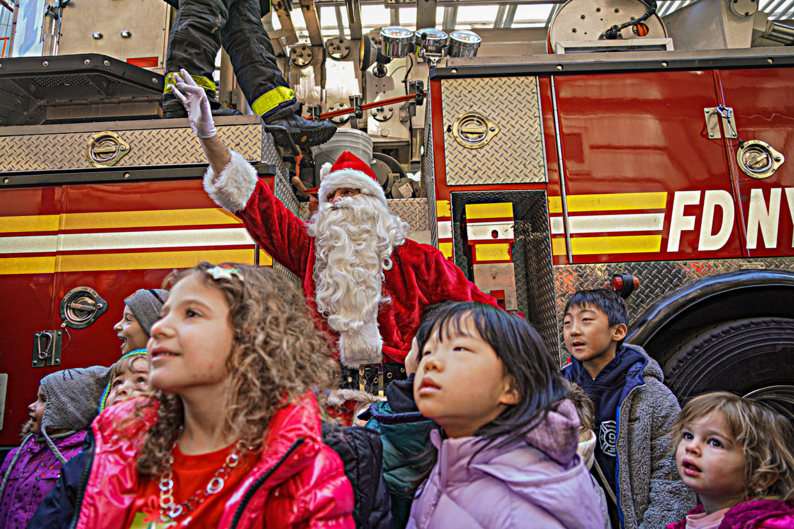 FDNY rescues Santa from New York City Fire Museum’s roof in return of ...