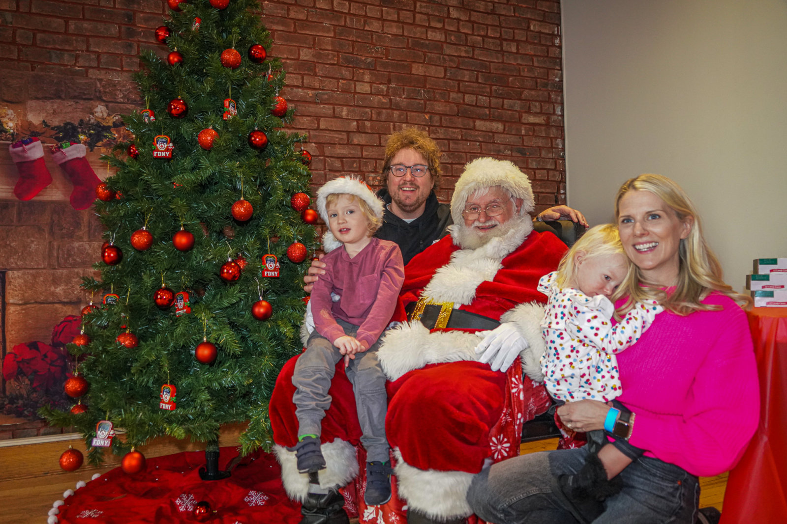 FDNY rescues Santa from New York City Fire Museum’s roof in return of ...