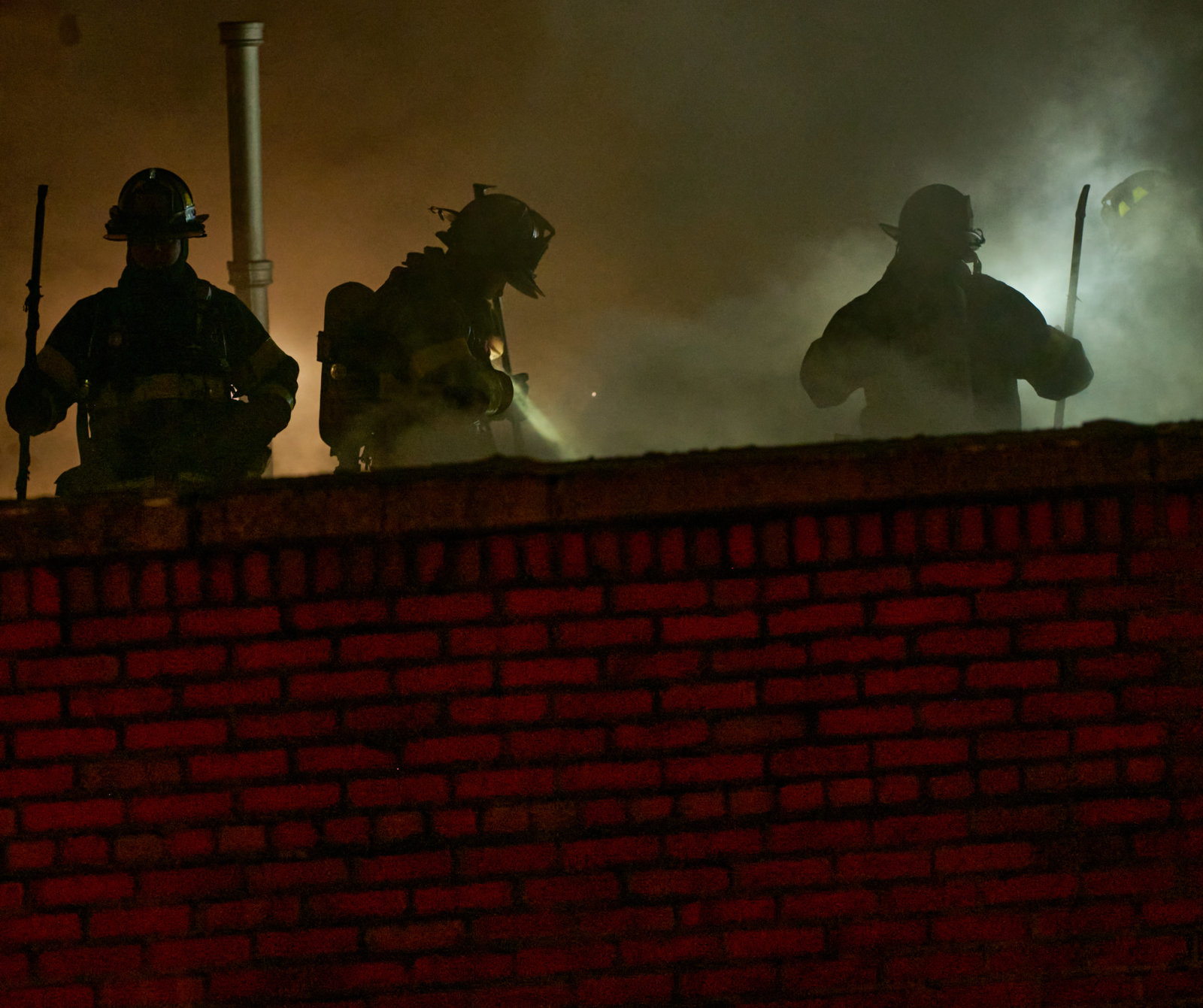 Intense four-alarm fire in Brooklyn rips through apartment building ...