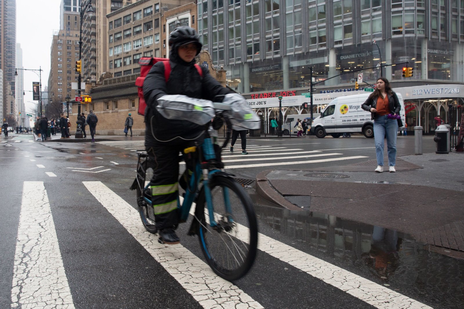Delivery worker hubs en route to West Side and The Bronx | amNewYork