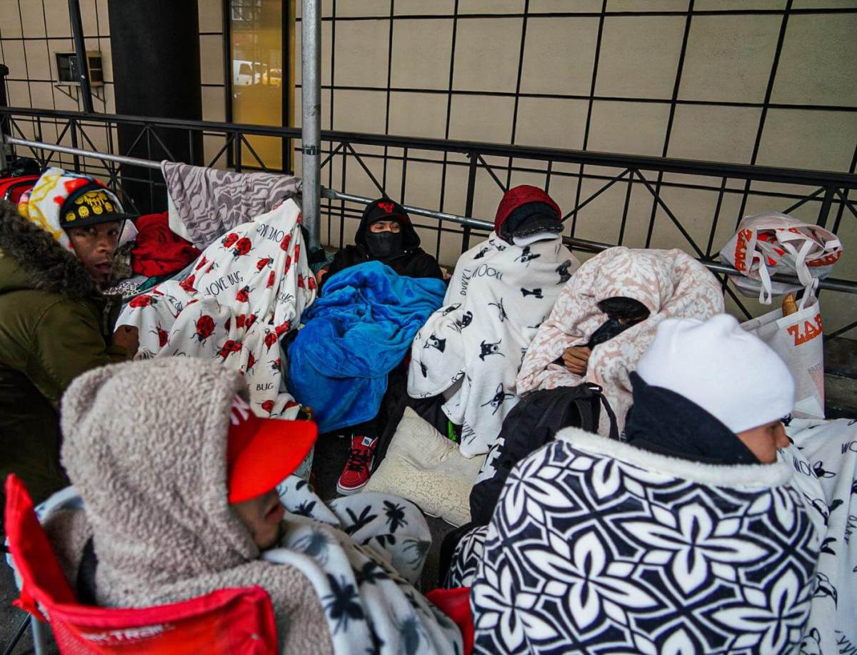 Midtown migrant crisis: Mayor’s office looks to break impasse, build ...