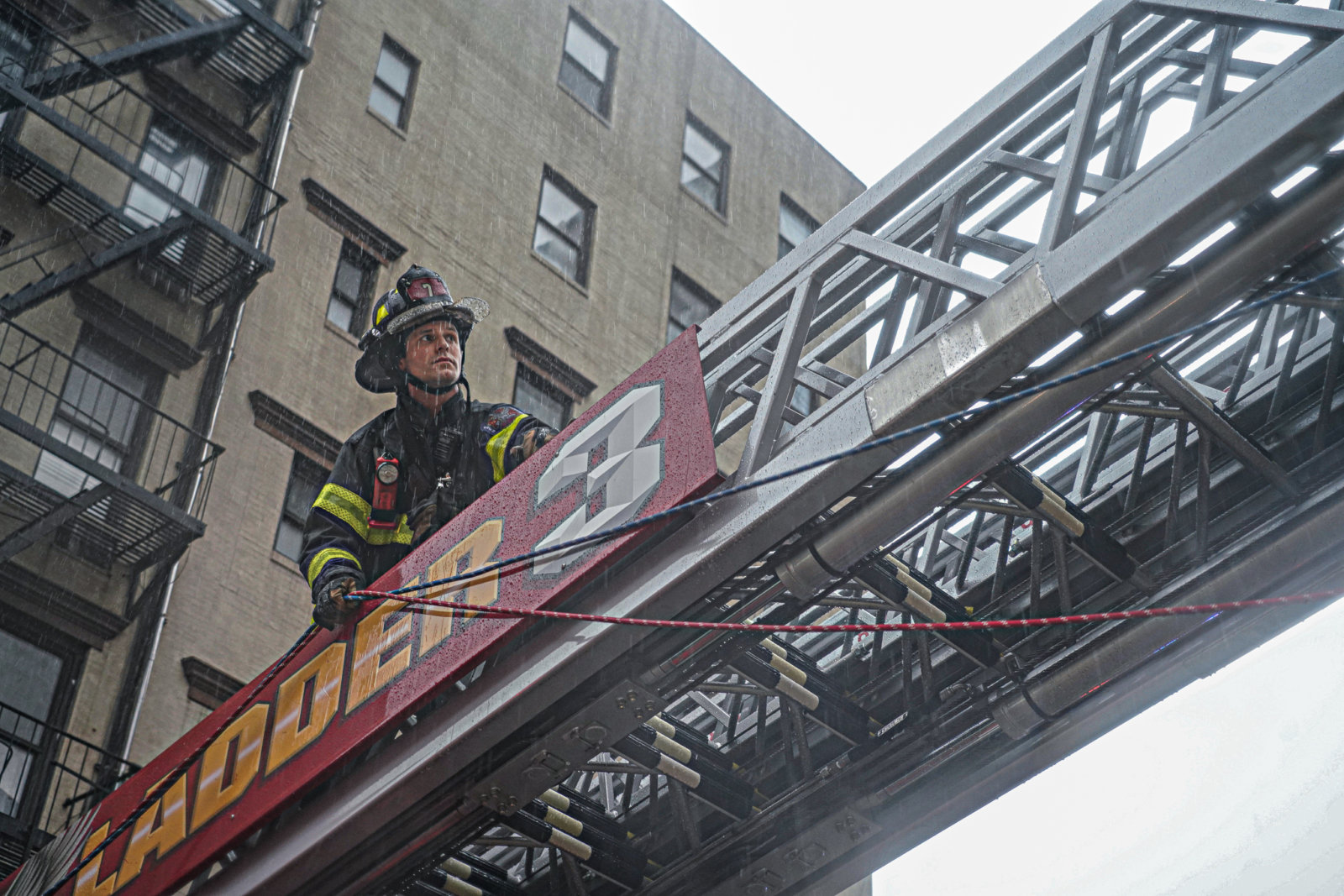 Dramatic rescue in Manhattan as firefighters pull construction worker ...