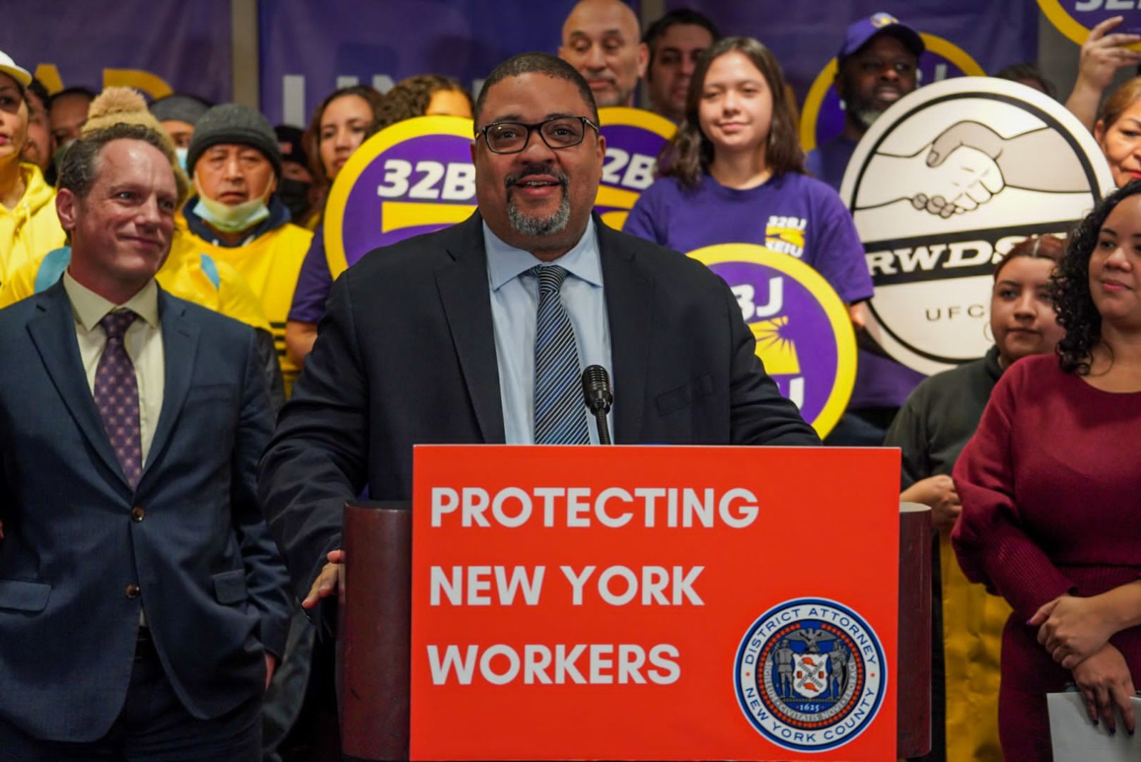 Manhattan DA indicts two brothers for exploiting workers, marking first ...