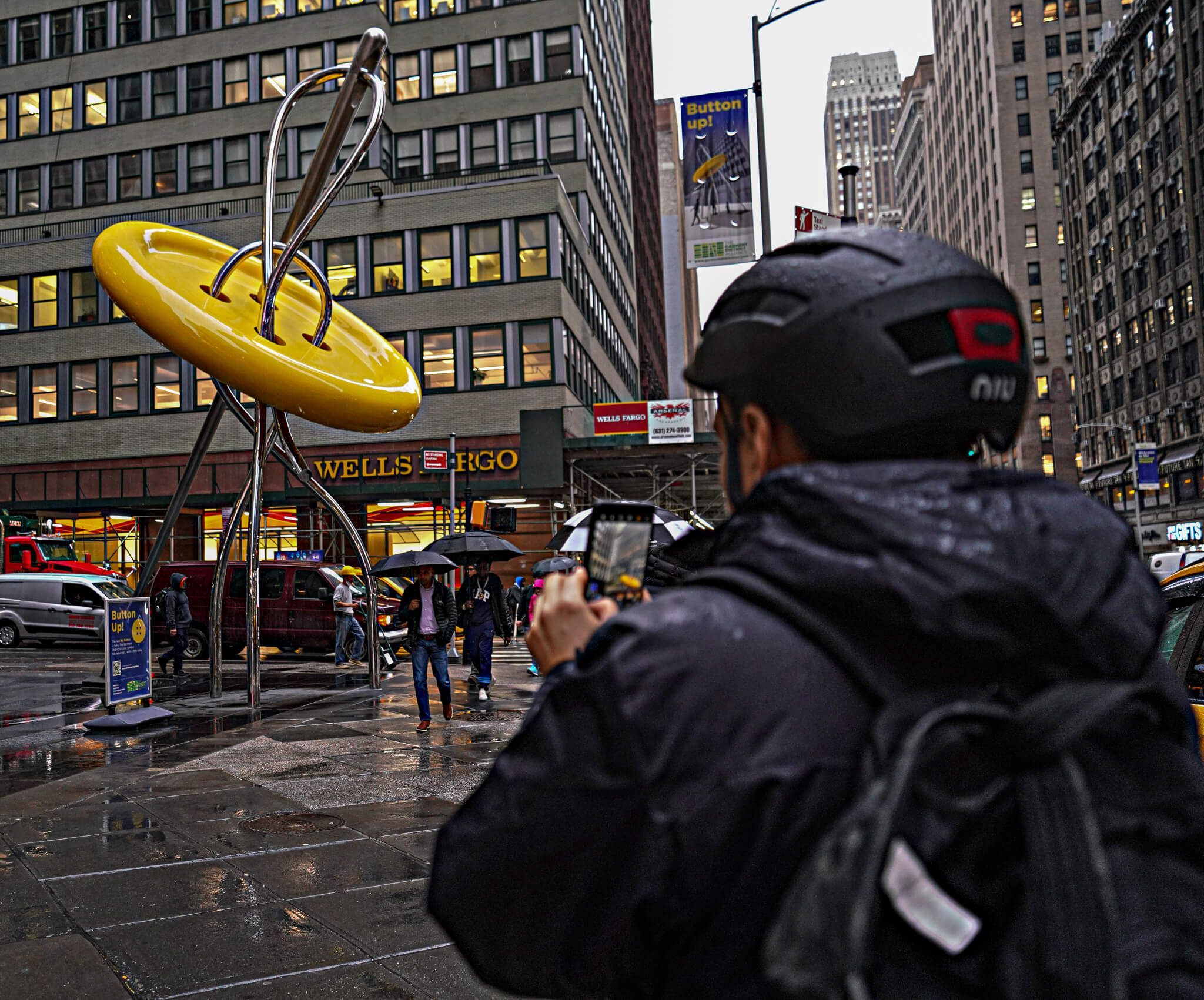 Button up! Garment District’s iconic button gets new threads | amNewYork