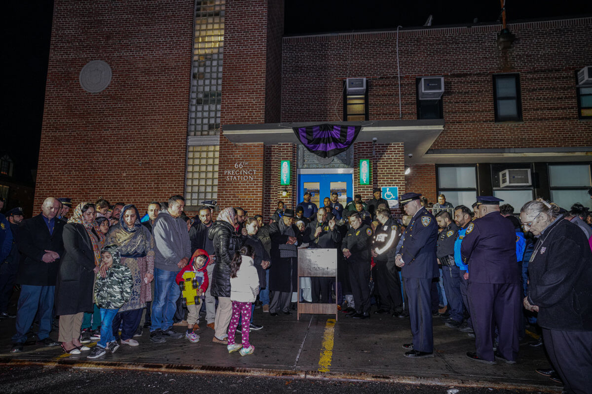 Community mourns loss of Brooklyn cop who was gunned down earlier this ...