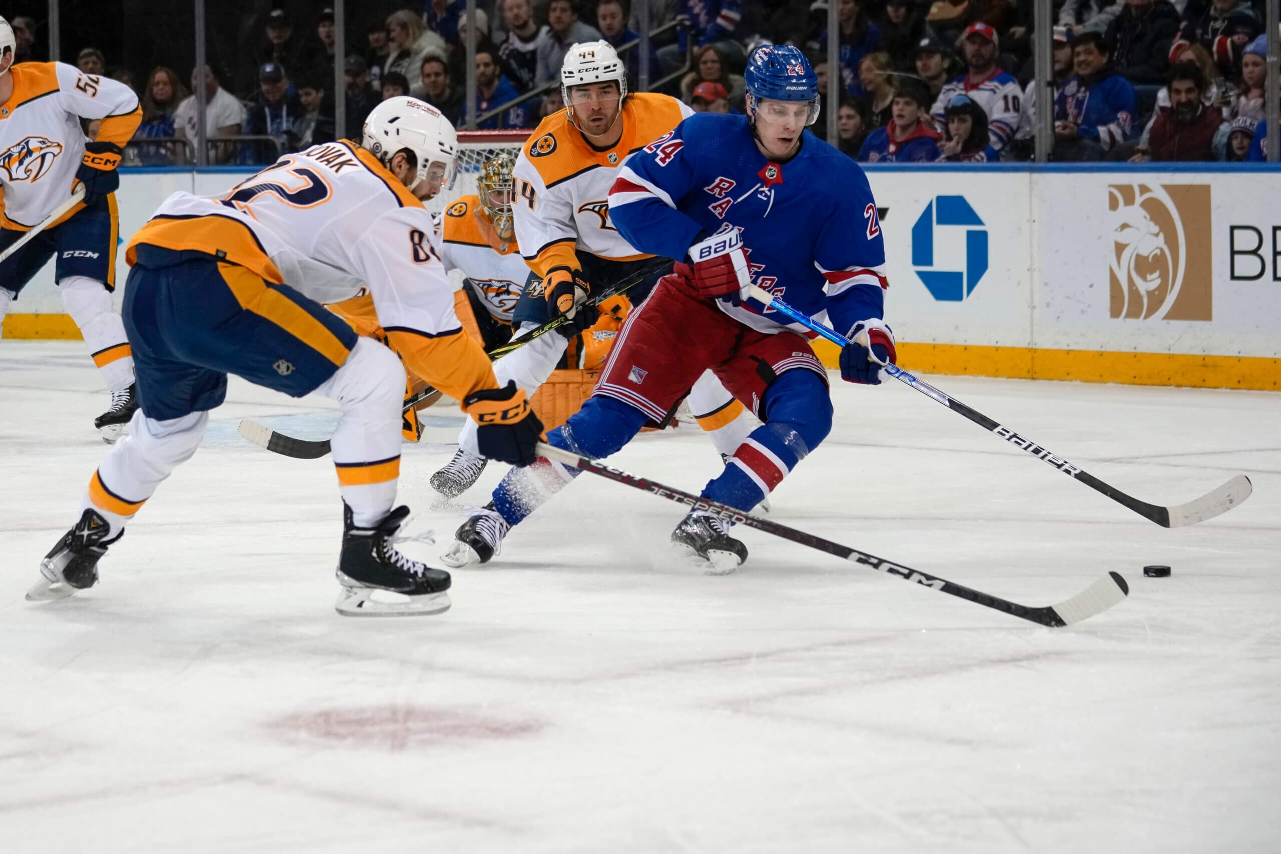 Rangers Battle Hurricanes for Metropolitan Division Crown