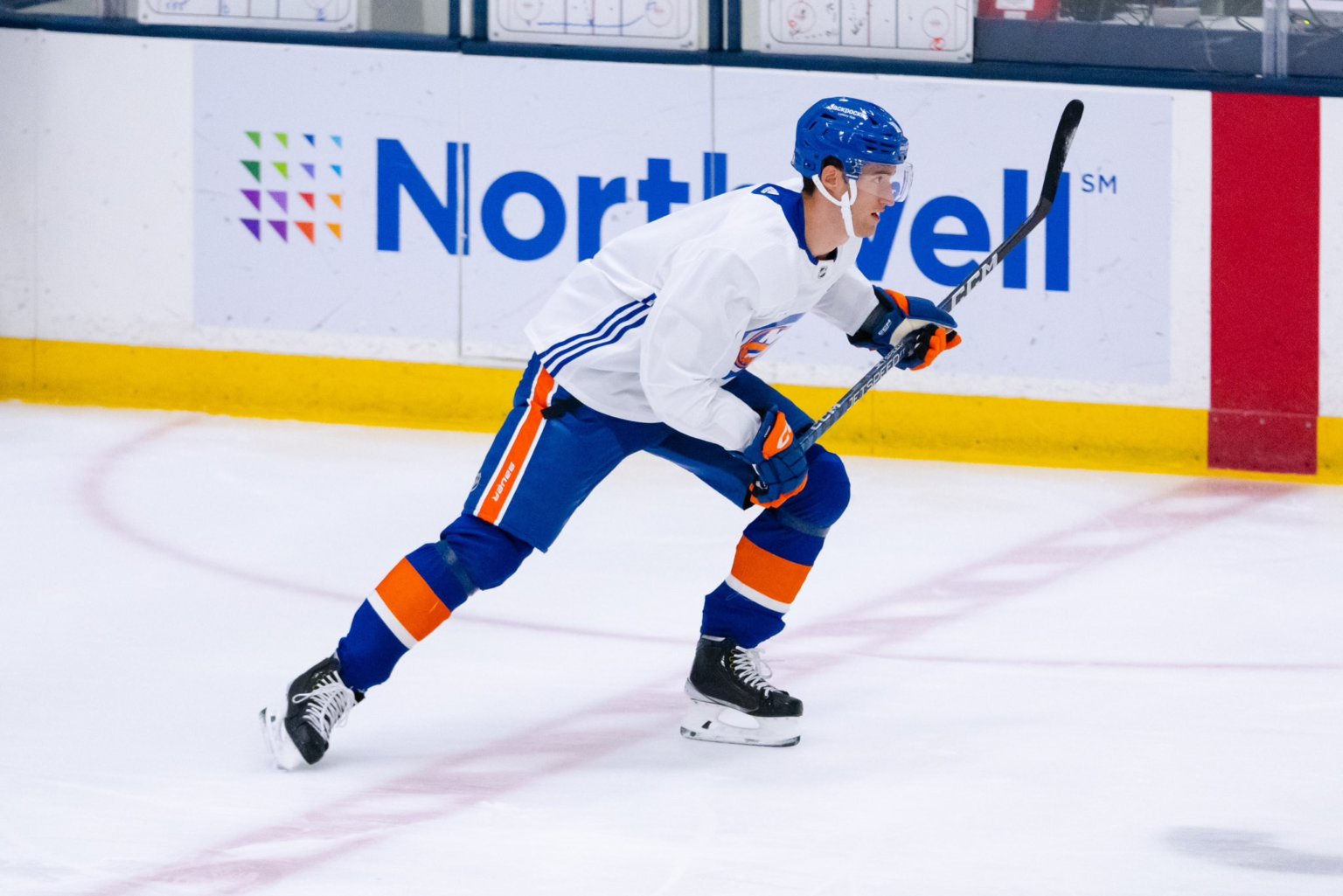 Pierre Engvall working with Islanders’ 1st line upon arrival | amNewYork