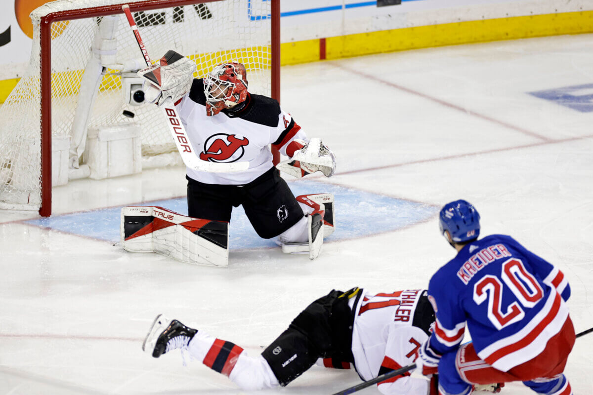 Akira Schmid’s calmness helps Devils in must-win Game 3 victory | amNewYork