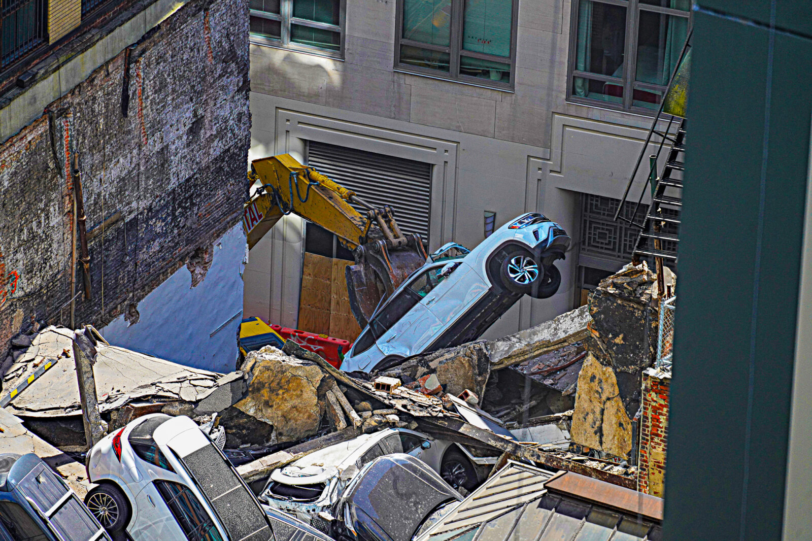 Parking garage collapse: Demolition continues in Financial District ...