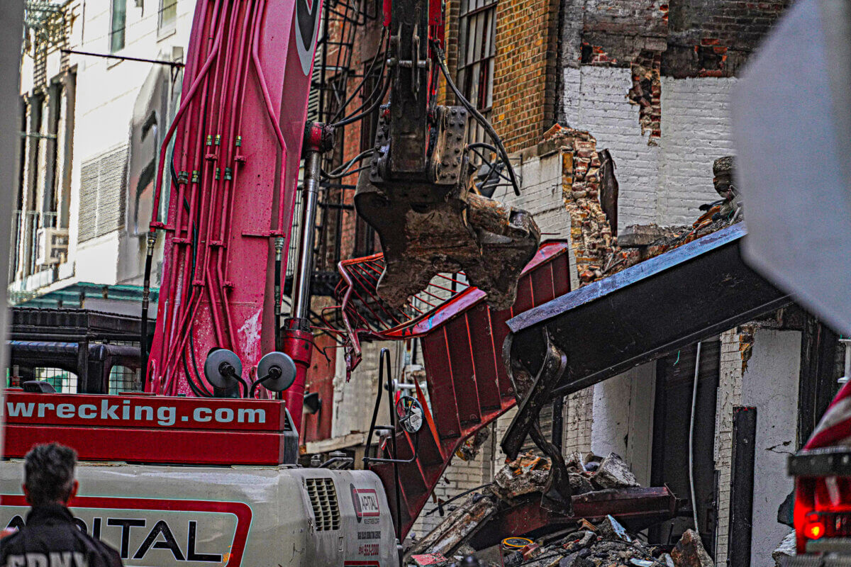 Parking garage collapse: Demolition continues in Financial District ...