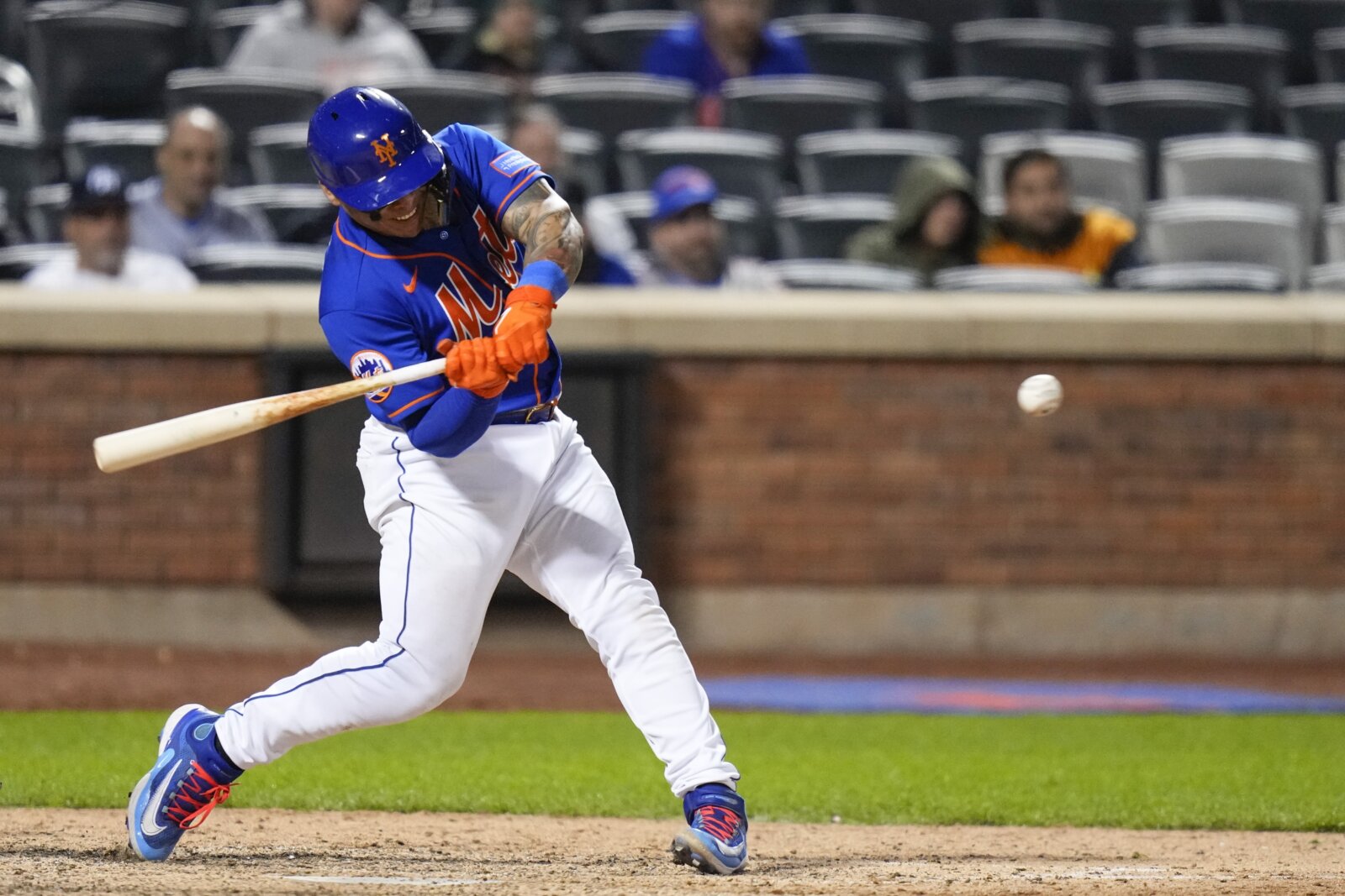 Mets’ catcher dilemma grows with Alvarez’s rise.