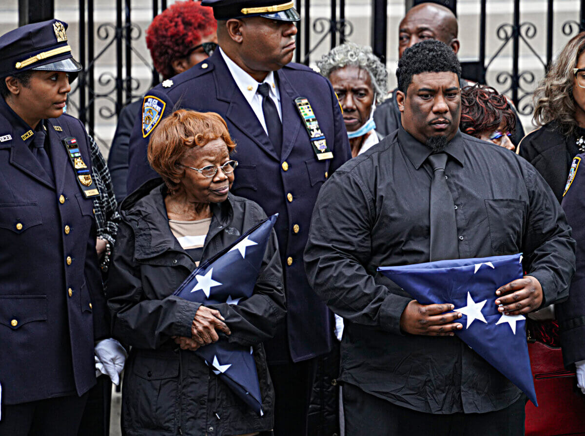Hero cop laid to rest in Brooklyn funeral after 33 years in coma ...