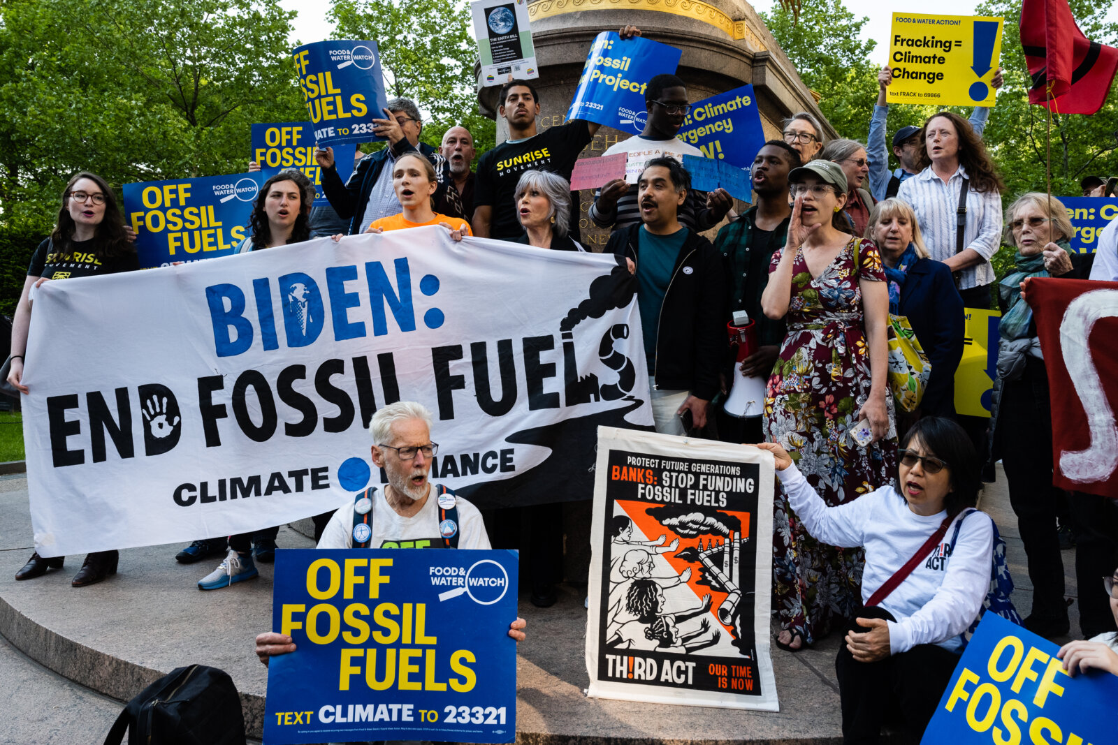 Jane Fonda joins climate protest at Biden event