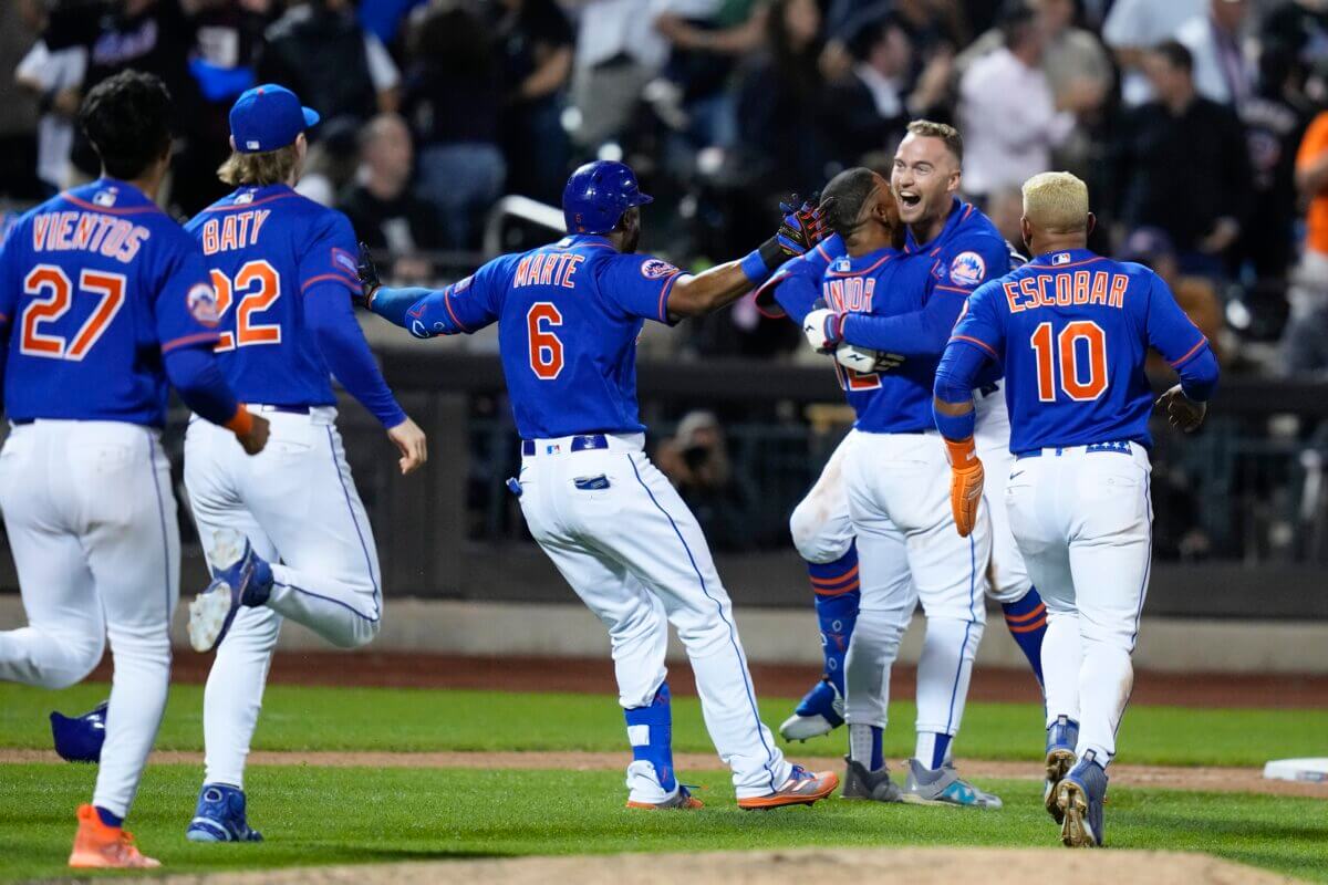 Nimmo, Mets overcome disastrous play, walk-off Yankees in extras 4-3 ...