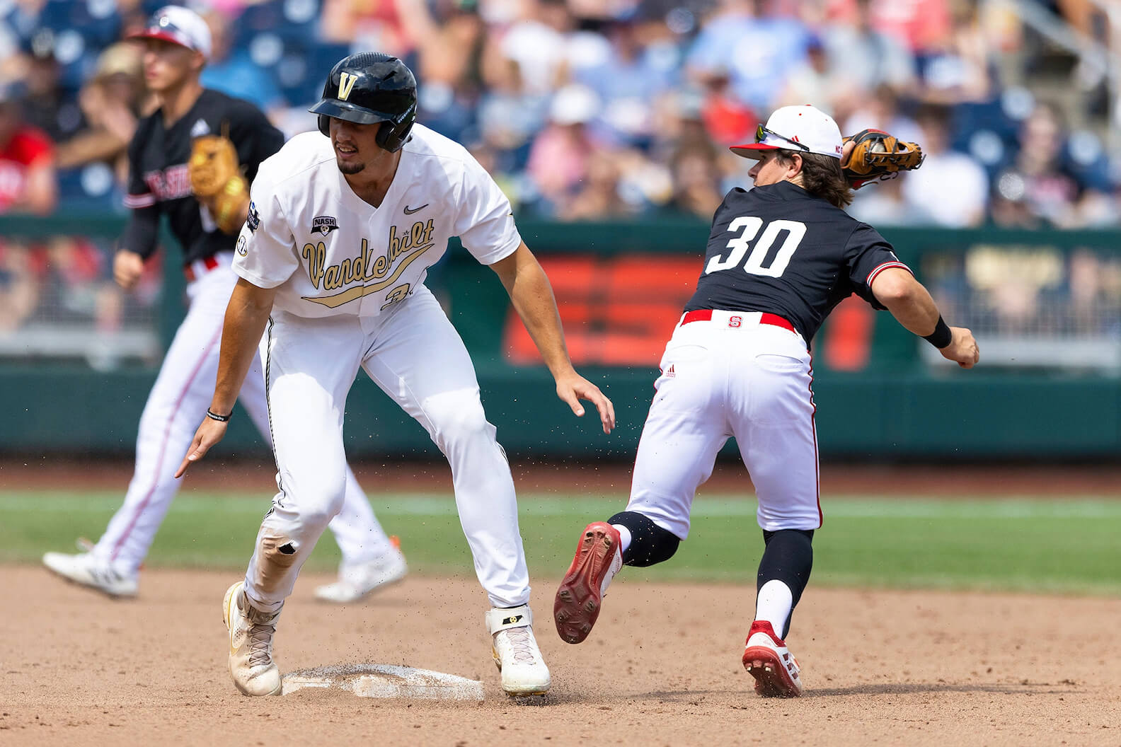 Yankees Prospect Jones Turns Heads in Minor Leagues