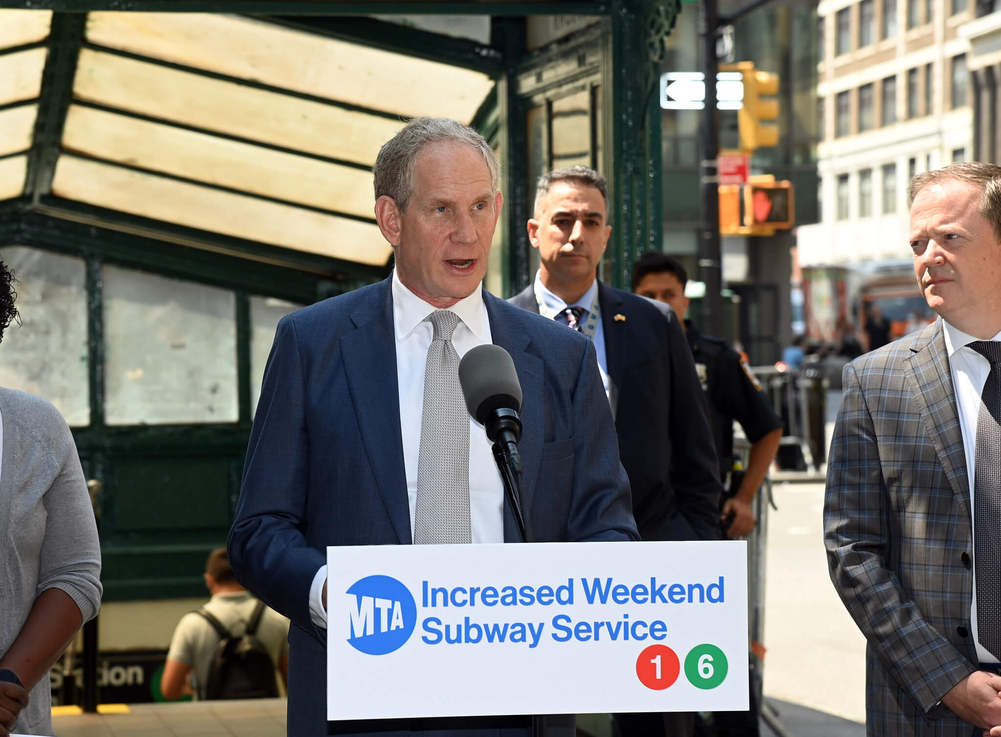 MTA Expands Weekend Service for 1 and 6 Lines
