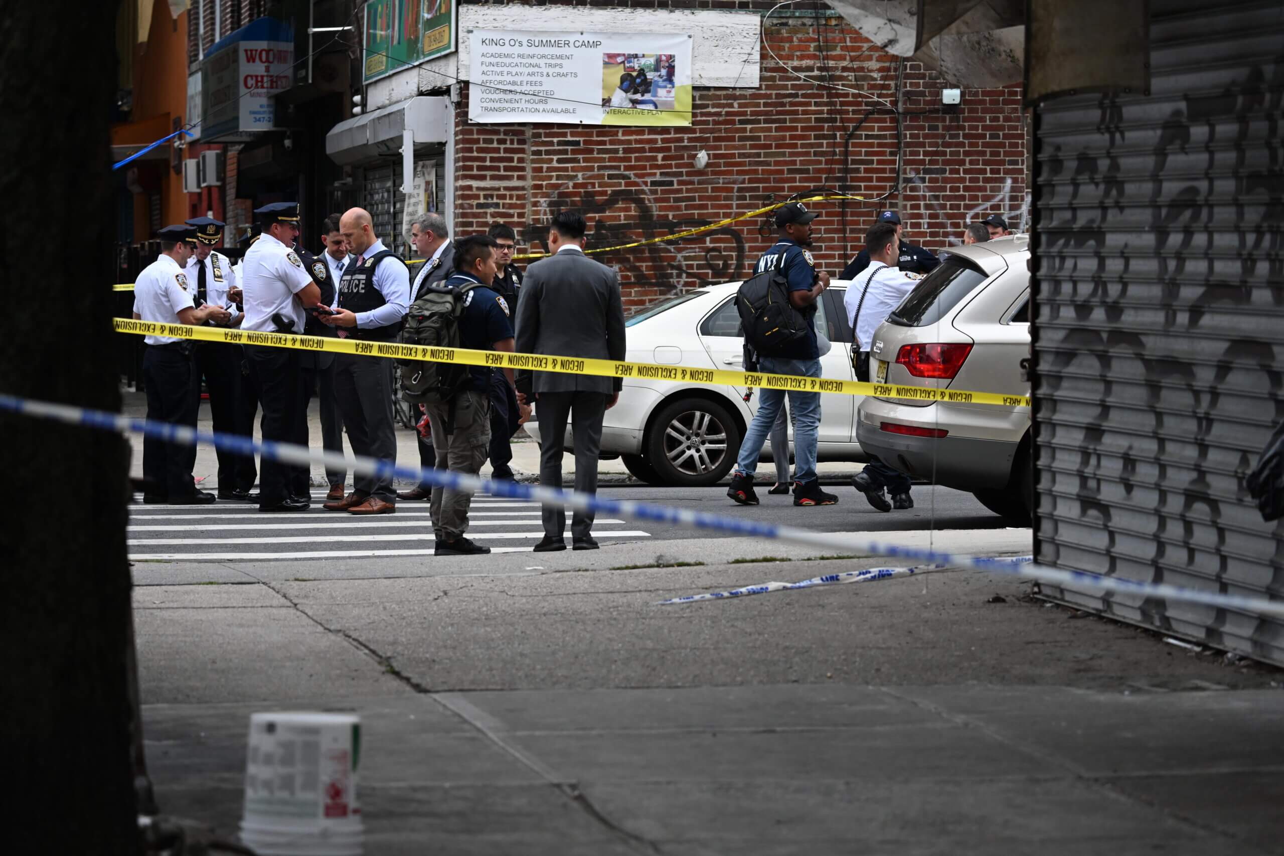 Brooklyn police shooting in broad daylight leaves teenage suspect ...