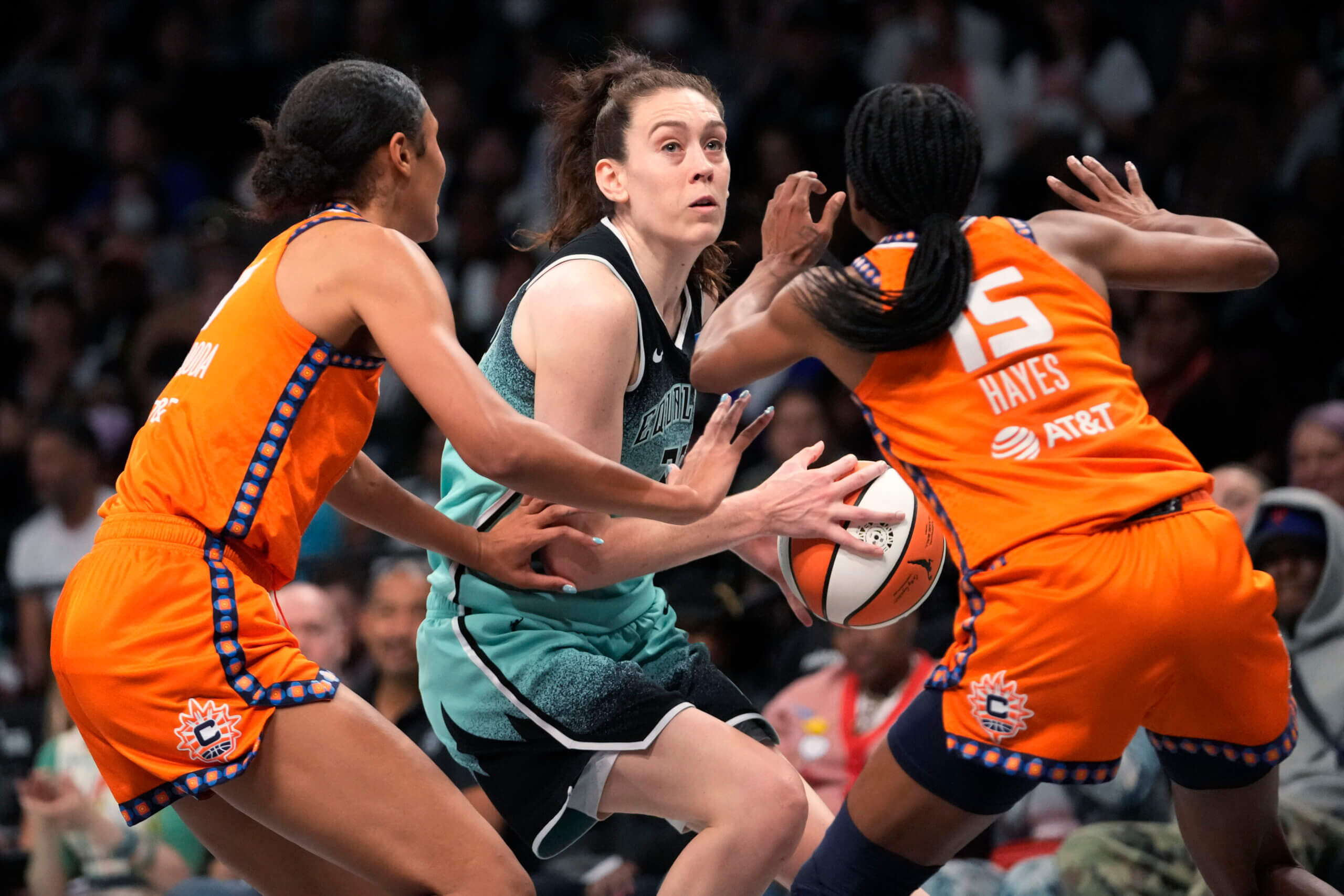 Breanna Stewart, Liberty agree to 1-year deal below WNBA maximum ...