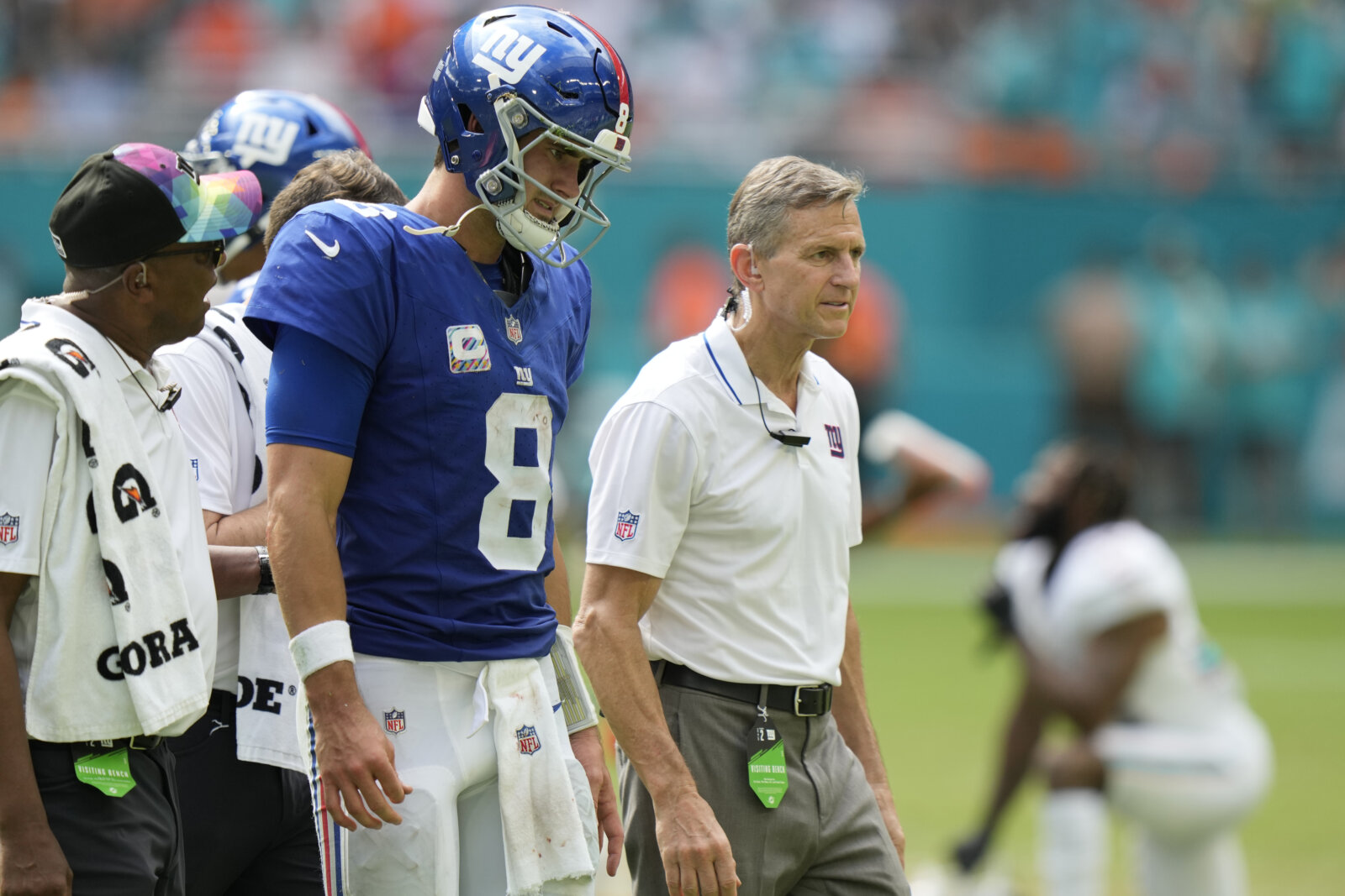 Daniel Jones injury: Giants QB leaves Week 5 vs. Dolphins with neck ...