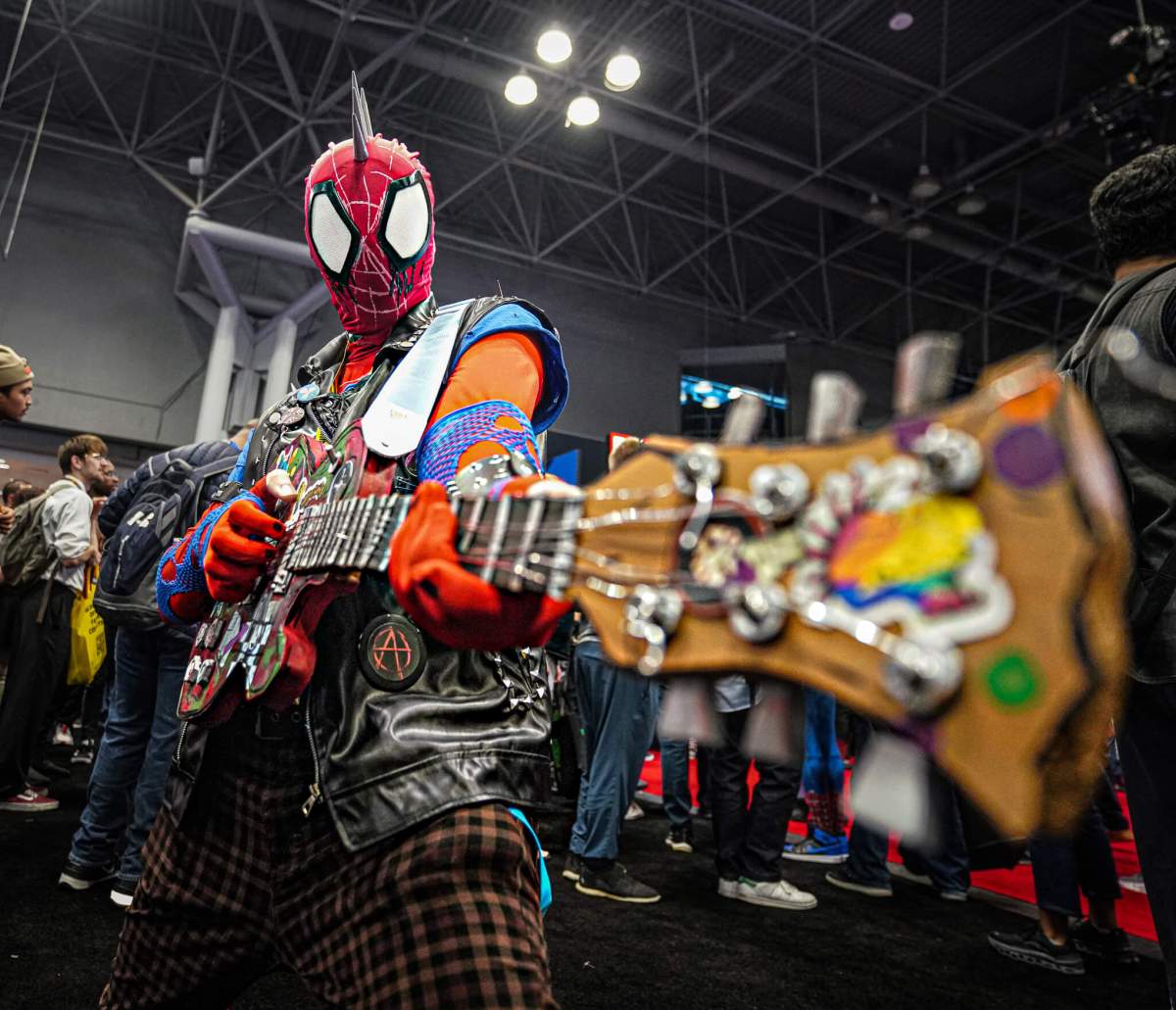SEE IT: New York Comic Con brings out the superheroes on first day of ...