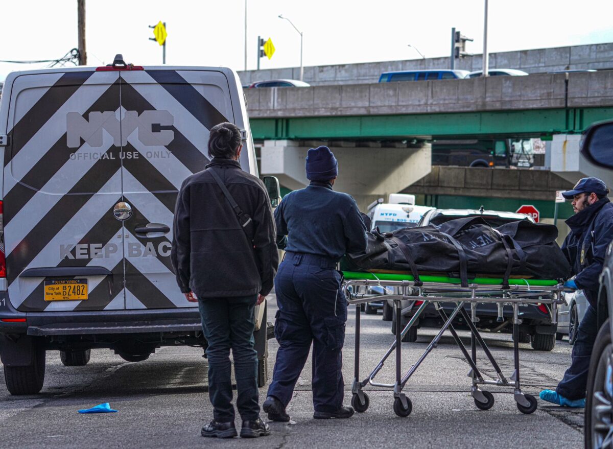Man, woman, and child found dead inside Bronx apartment building ...