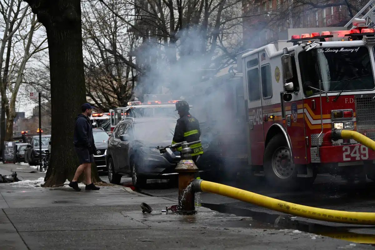 Firefighters take out fire in Brooklyn apartment building | amNewYork