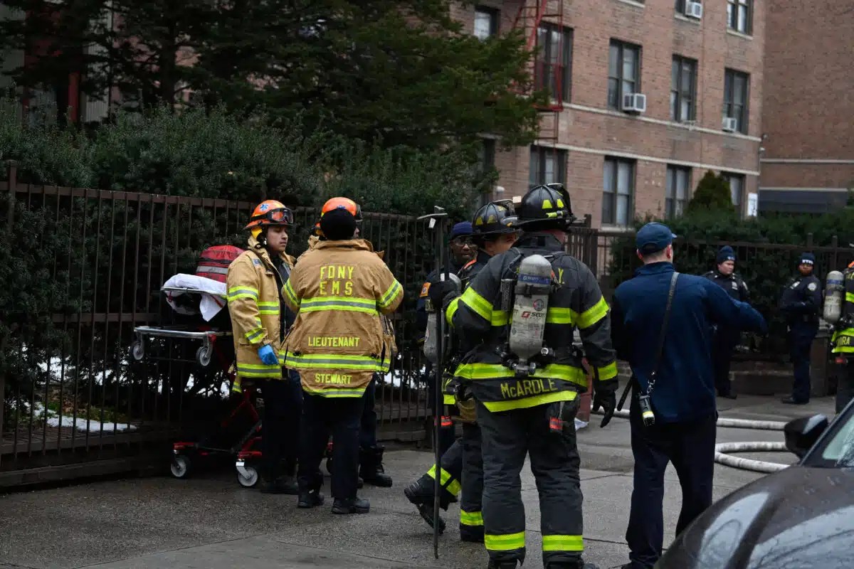 Firefighters take out fire in Brooklyn apartment building | amNewYork