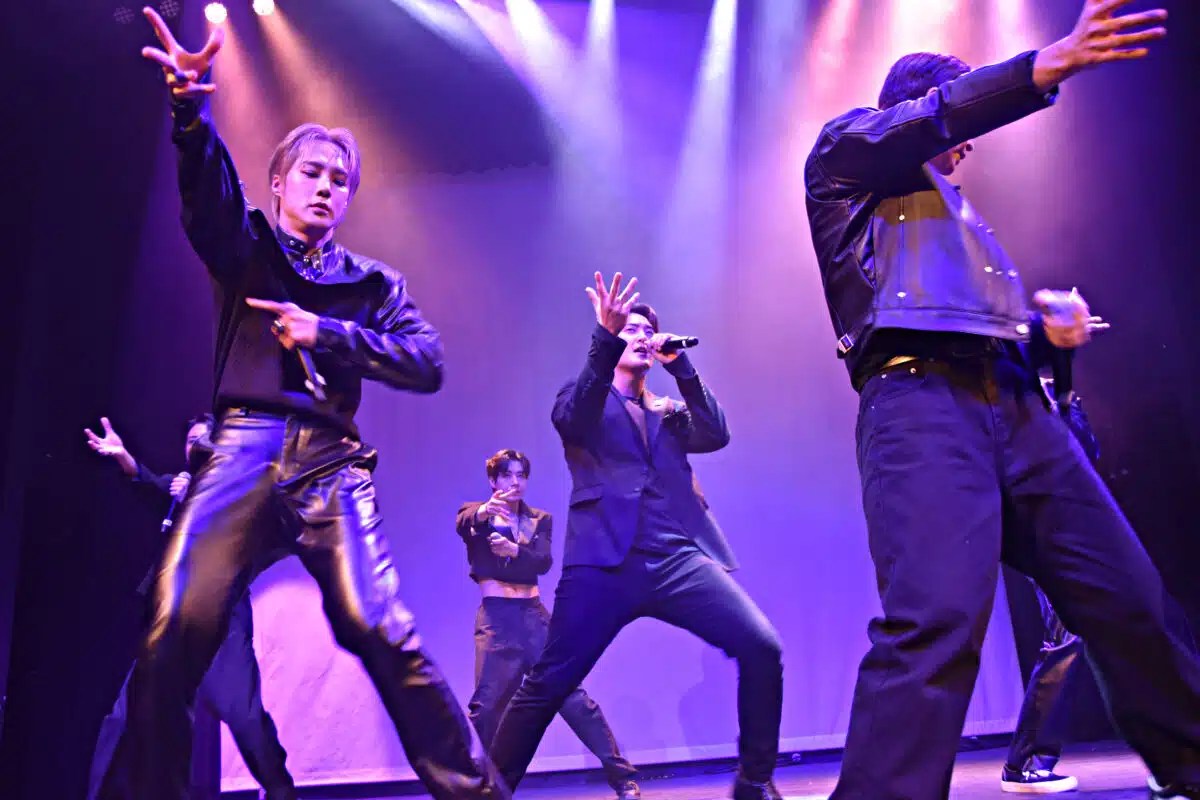 Fans call K-pop superstars VAV a source of comfort as group kicks off US tour | amNewYork