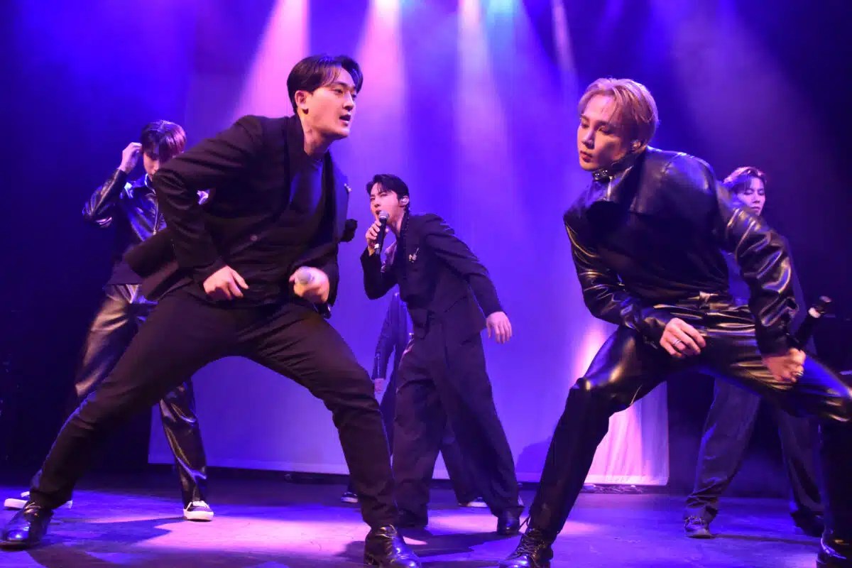 Fans call K-pop superstars VAV a source of comfort as group kicks off US tour | amNewYork